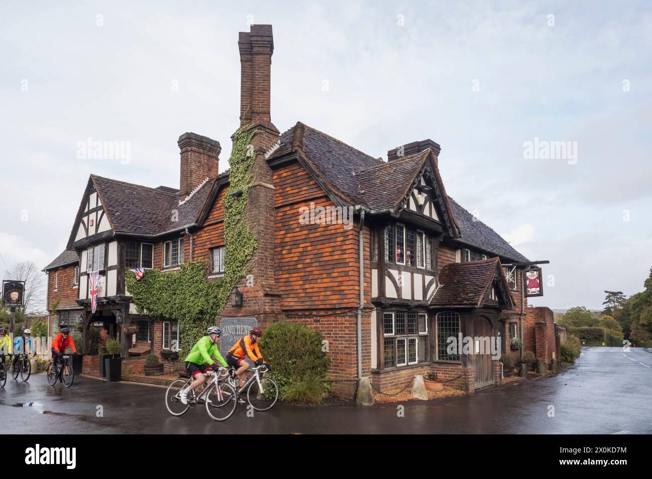 England, Kent, Edenbridge, Hever, King Henry VIII Pub Stock Photo - Alamy