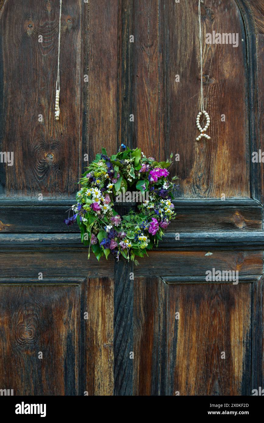 Natural door decoration hi-res stock photography and images - Alamy