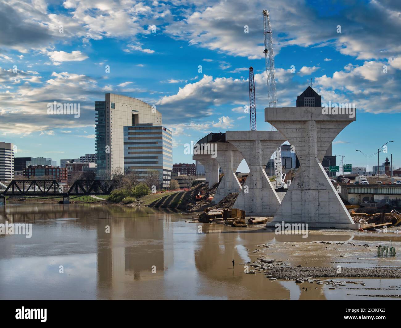 construction of I70 / I71 split in downtown Columbus Ohio skyline ...