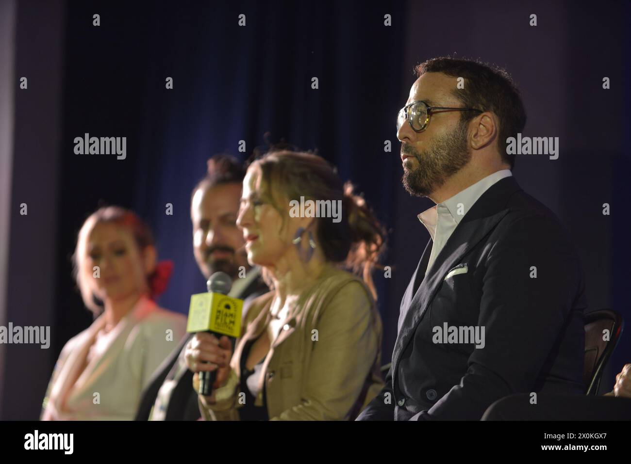 Shira jeremy piven hi-res stock photography and images - Alamy
