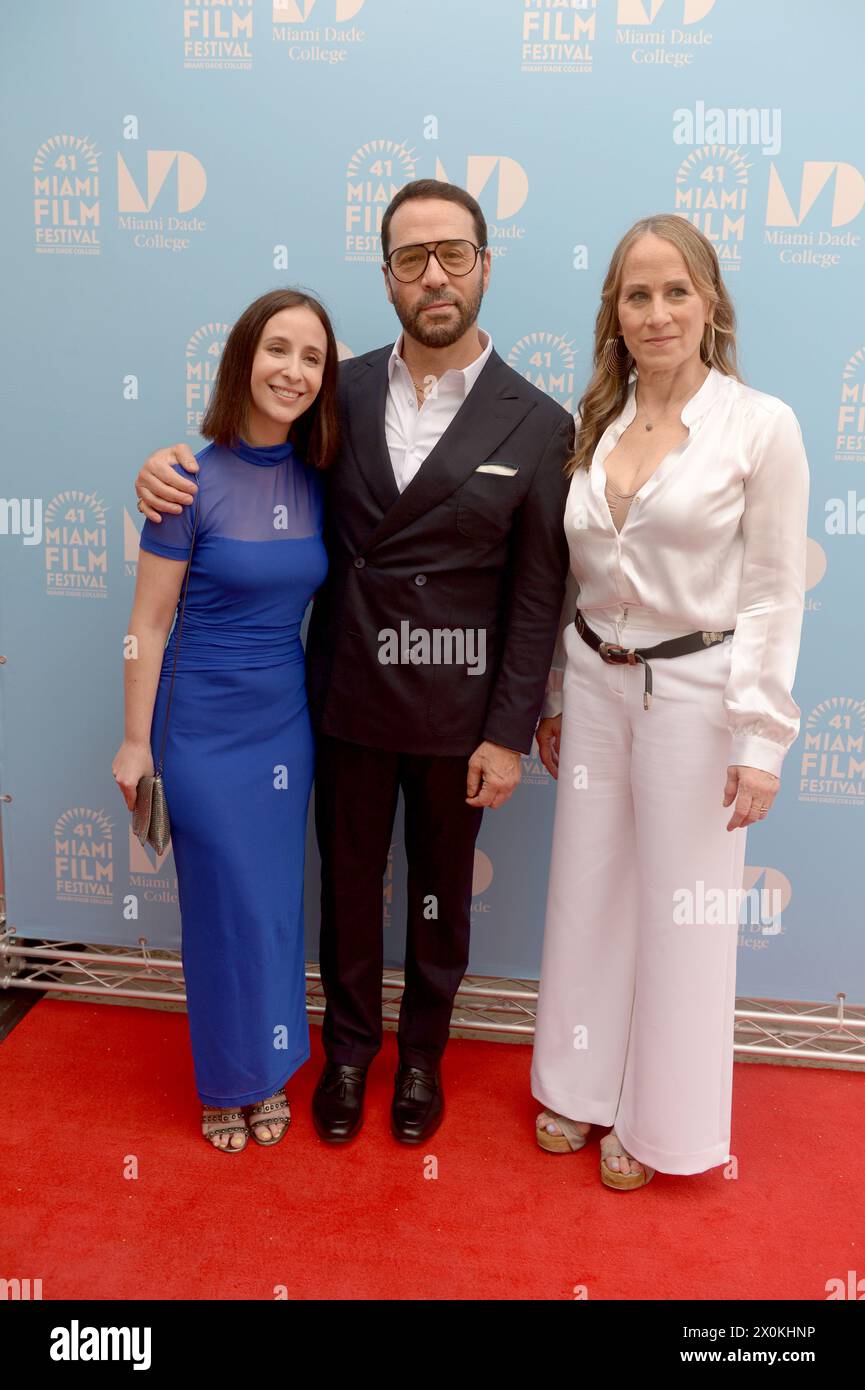 Shira jeremy piven hi-res stock photography and images - Alamy
