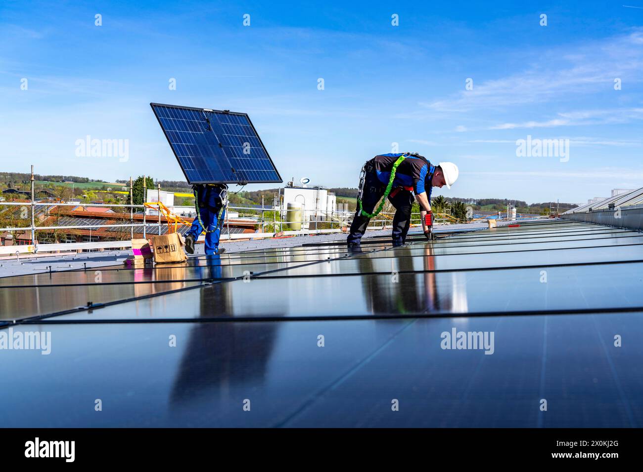 Installation of solar modules on the roof of a commercial enterprise ...