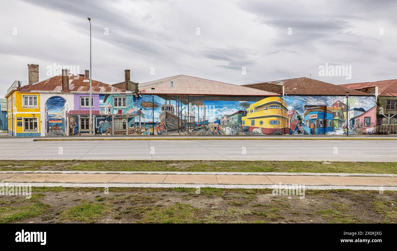 Colorful painted building. Punta Arenas, Patagonia y la Antarctica ...