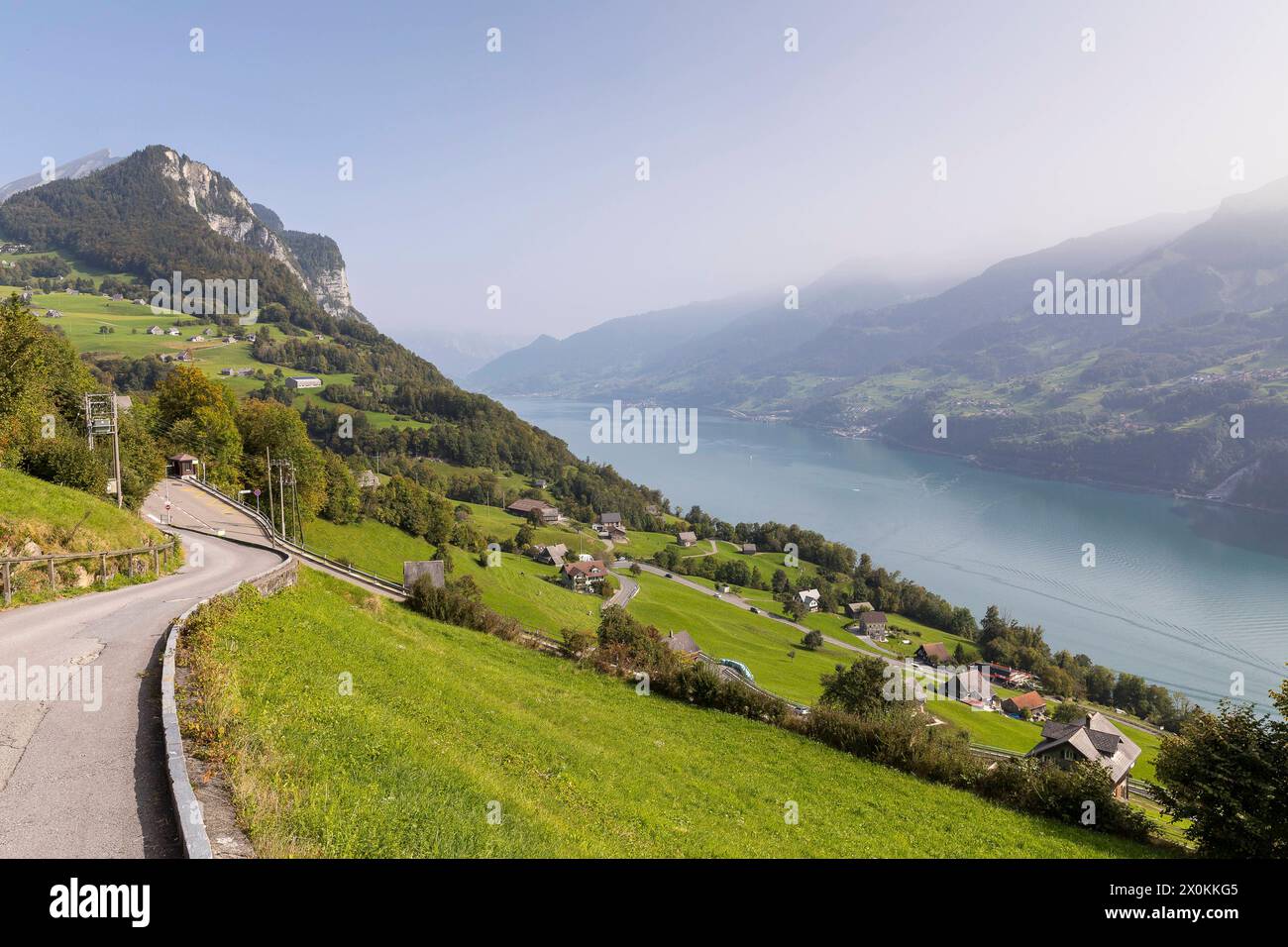Ortsansicht von Amden mit Chapf und Walensee, St.Gallen, Schweiz ...