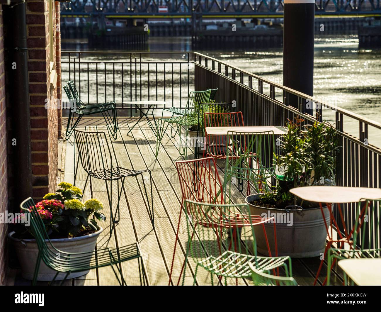 Cafe, terrace, tables, chairs, sunshine Stock Photo - Alamy
