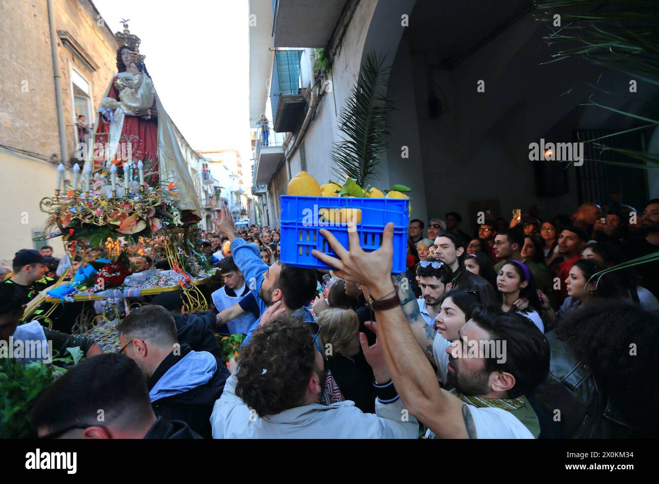 Statue flowers procession catholic hi-res stock photography and images ...