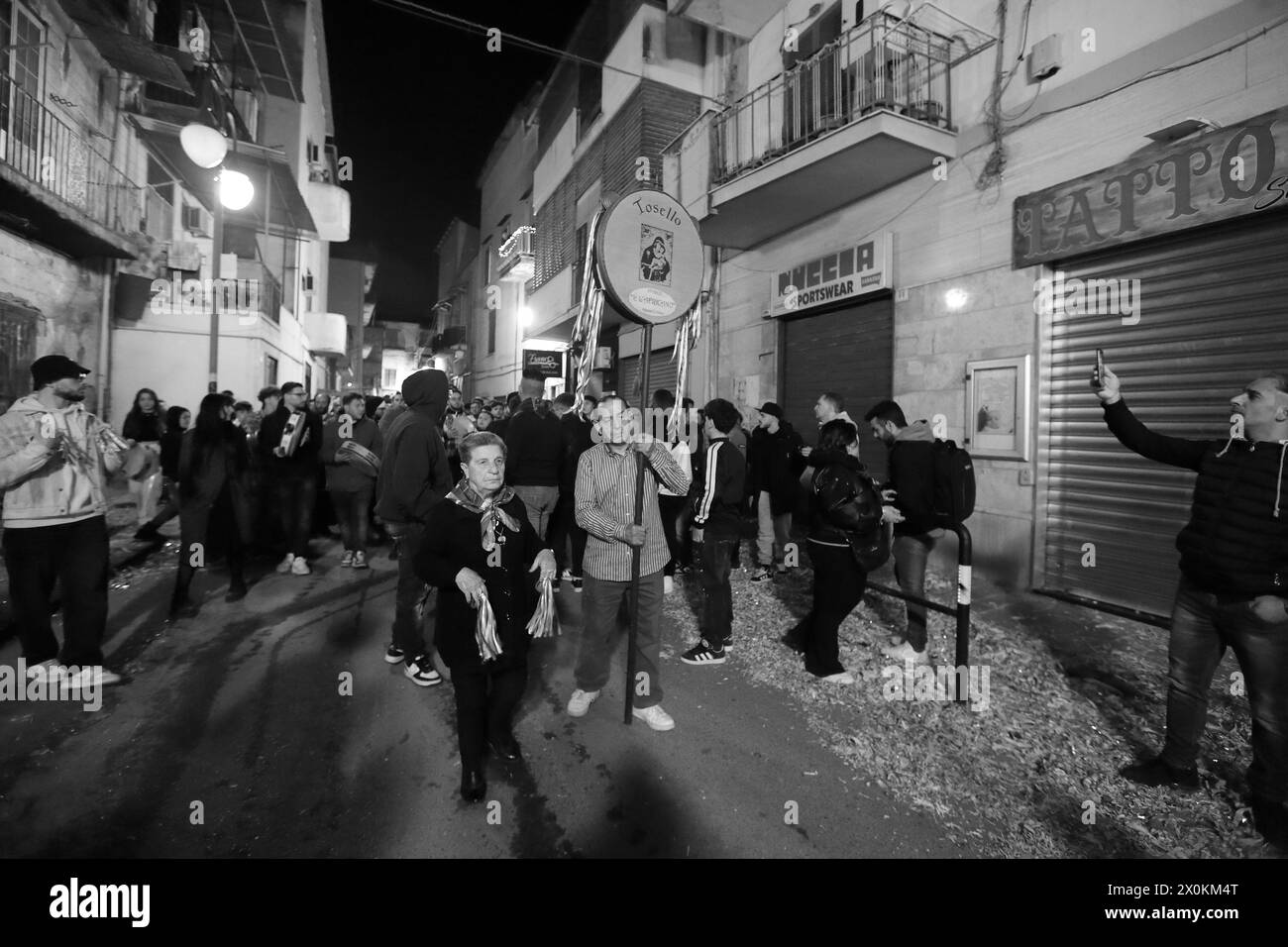Boys play the tammorra while they go to the sanctuary of Our Lady of ...