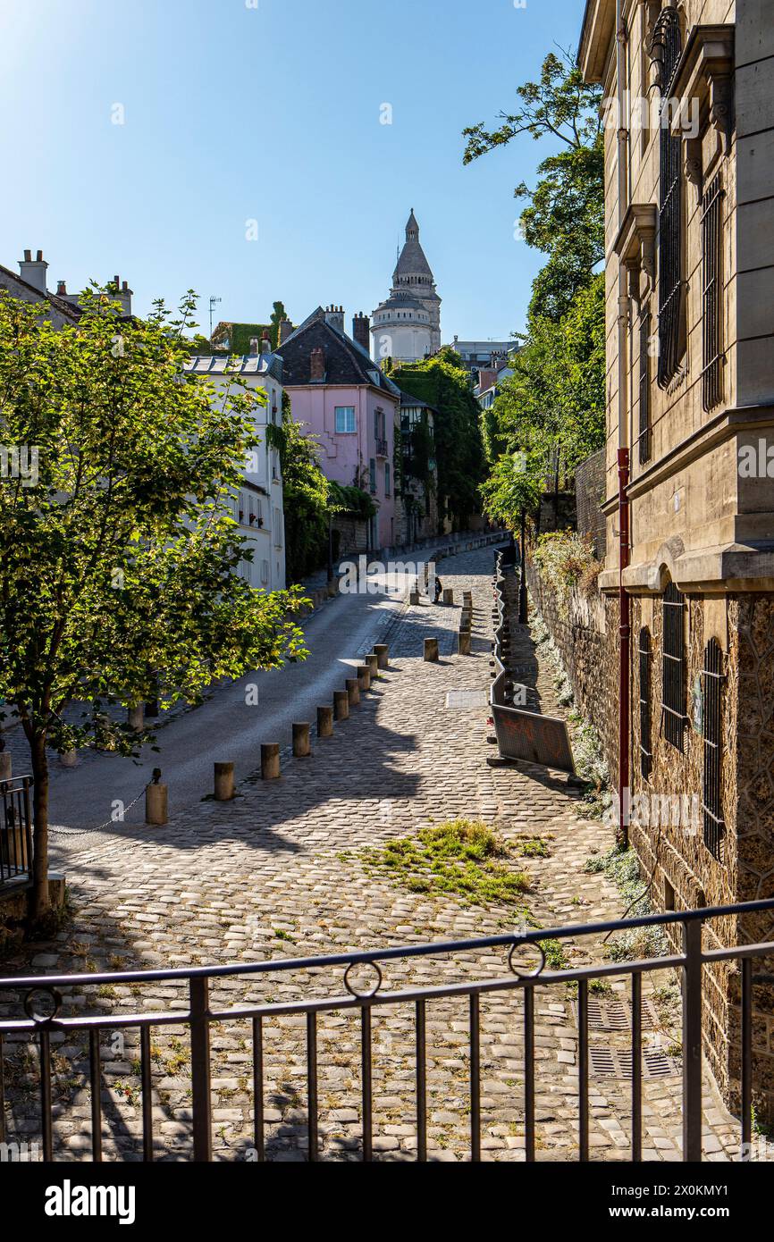 Main street paris hi-res stock photography and images - Alamy