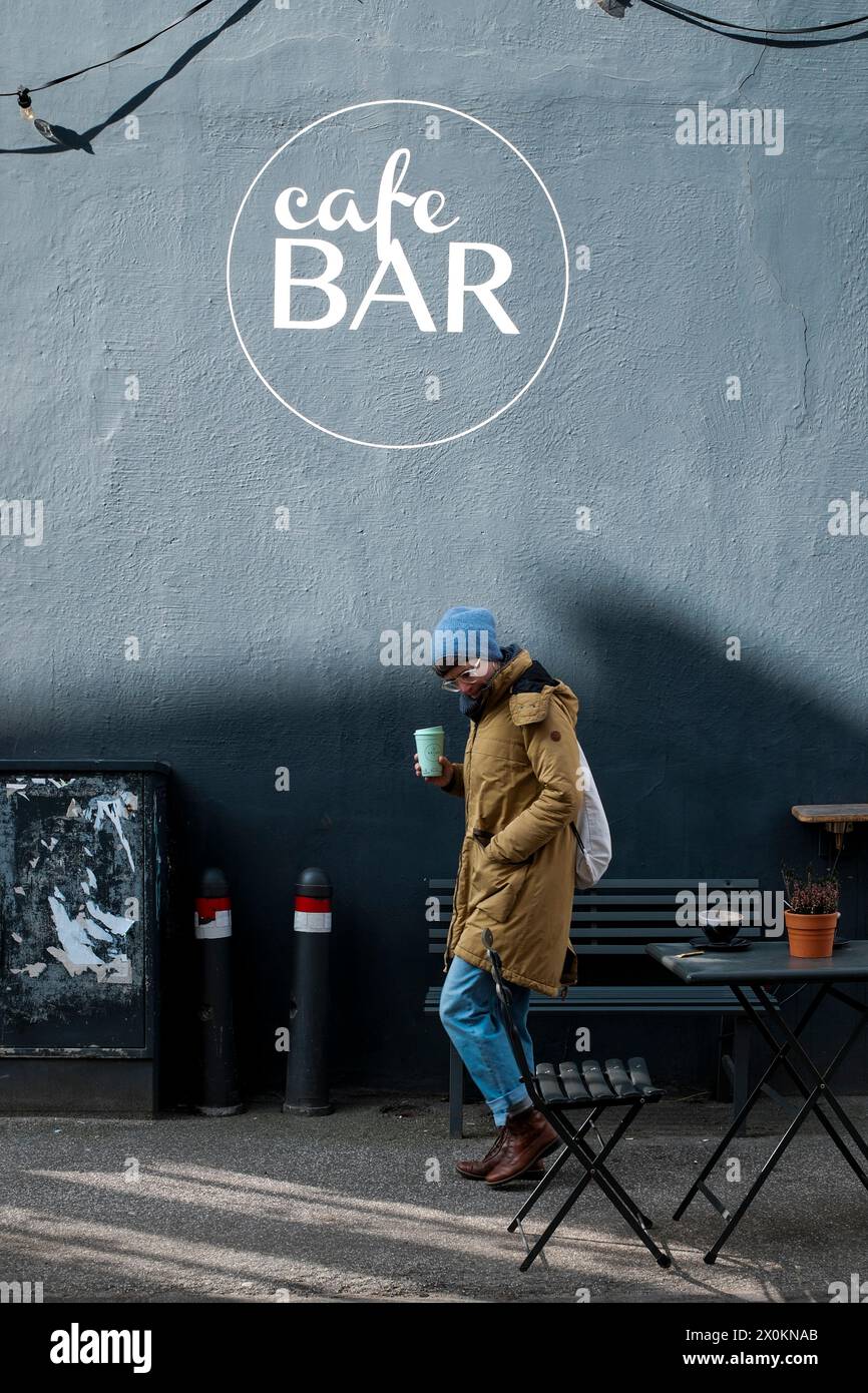 Cafe with outdoor hi-res stock photography and images - Alamy