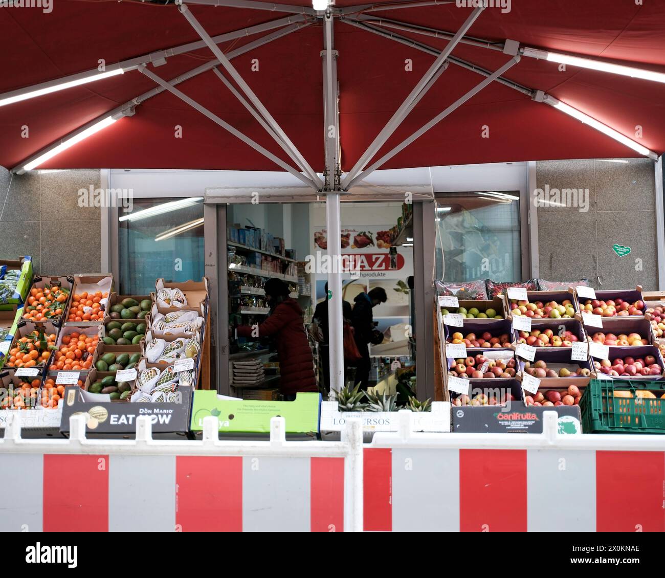 Vegetable store hi-res stock photography and images - Alamy