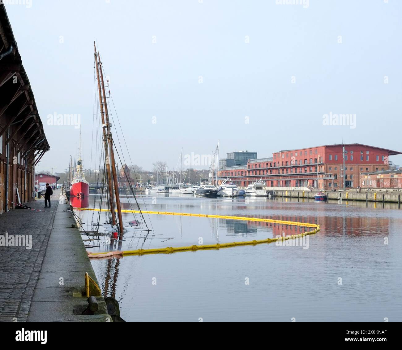 Sailing ship salvage hi-res stock photography and images - Alamy