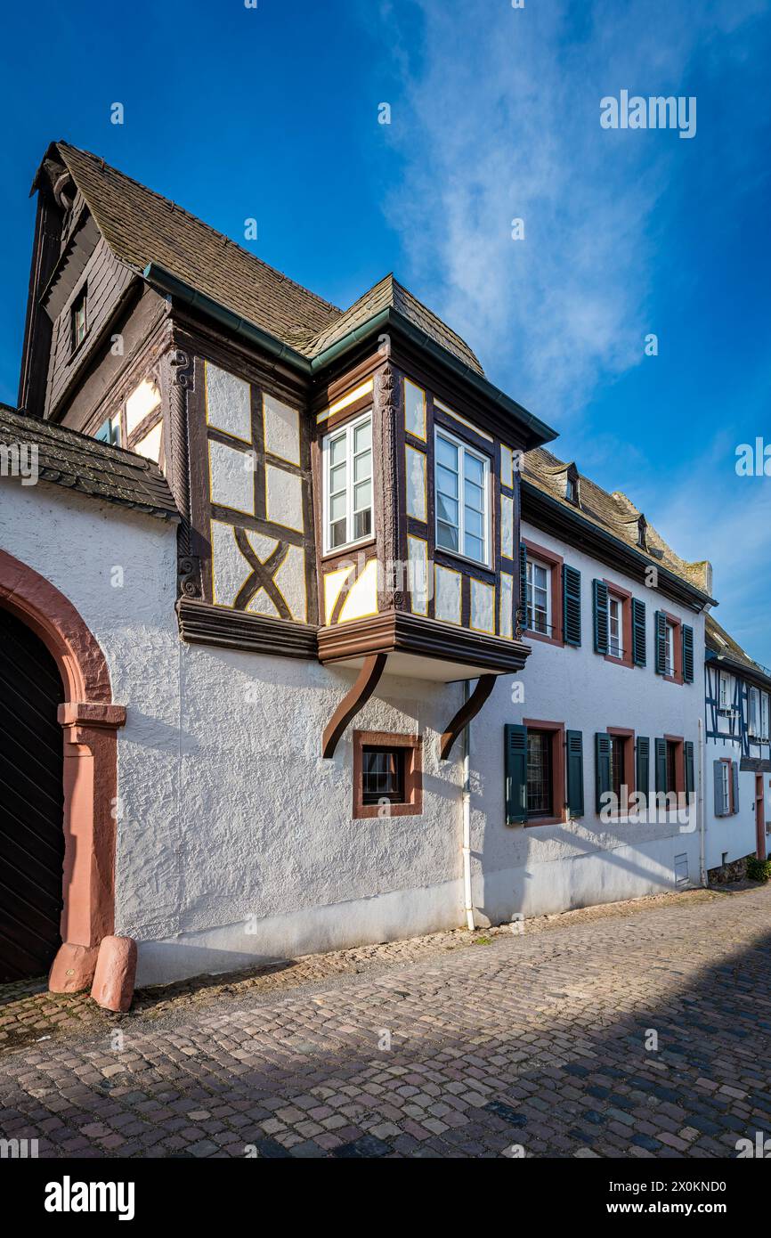 Half-timbered house in Hattenheim im Rheingau, Burggraben 24, winery ...