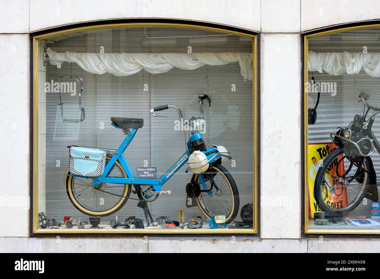 1960s shop windows hi-res stock photography and images - Alamy