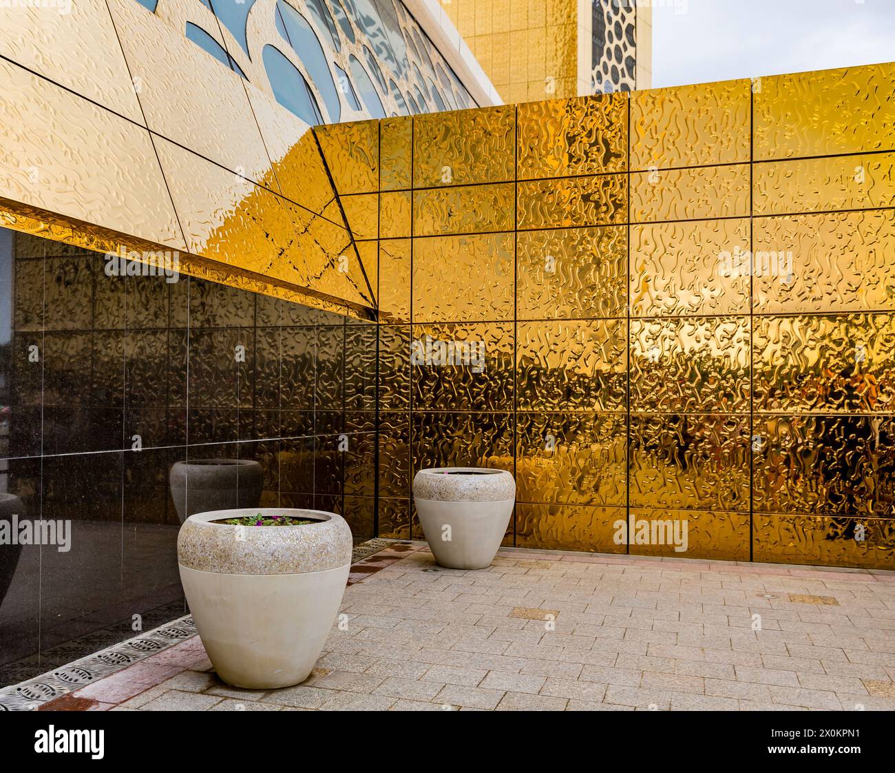 Ceramic flower pots in the entrance area, The Frame, frame with a view ...