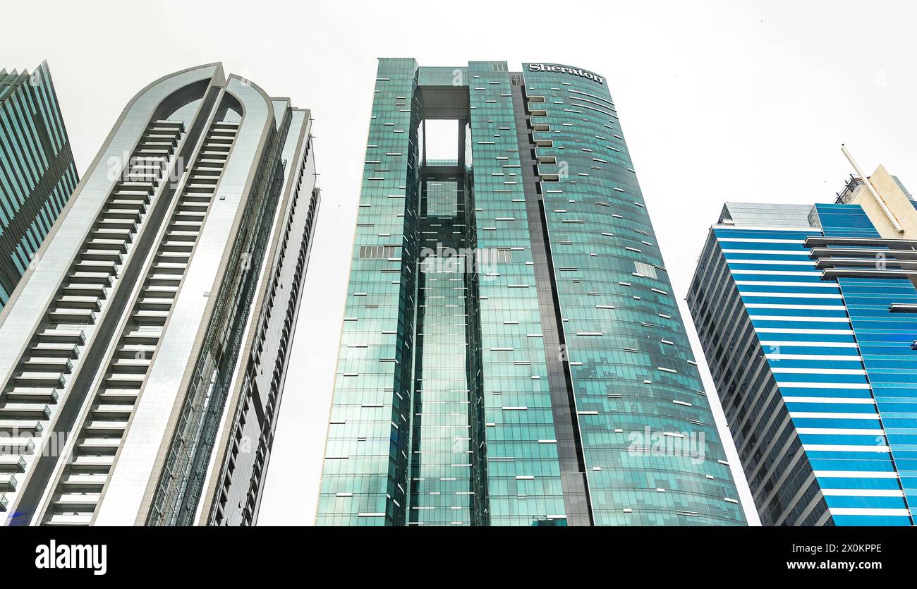 Sheraton Hotel, Skyscraper, Skyline, Dubai, United Arab Emirates ...