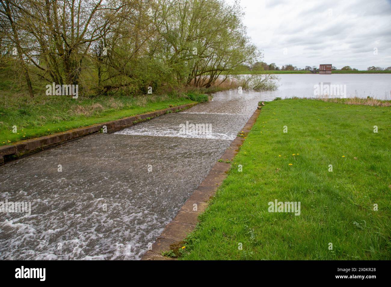 Water from the Llangollen canal flowing into the Hurleston reservoir ...