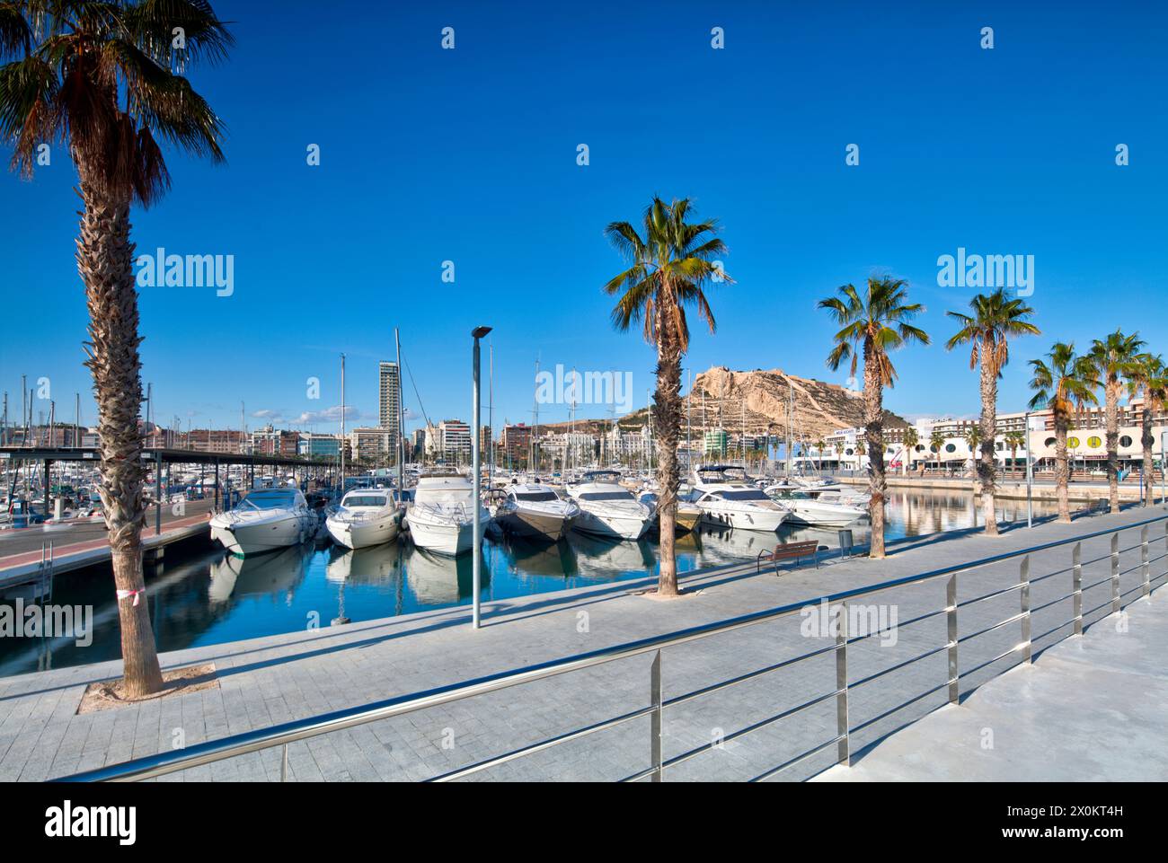 Marina Deportiva, Muelle de Levante, marina, Castillo de Santa Barbara ...