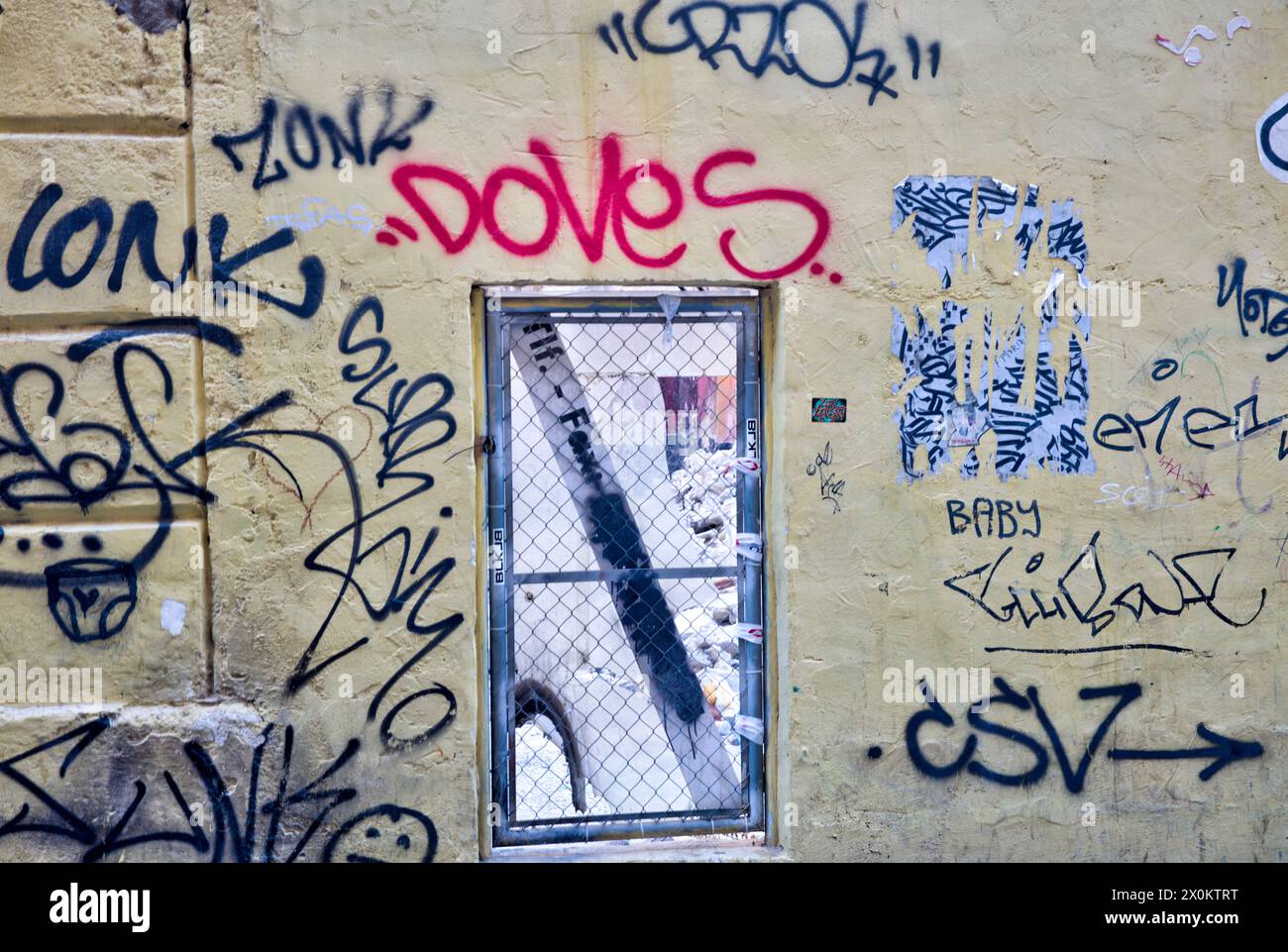House facade, street art, old town, architecture, city tour, Alicante ...