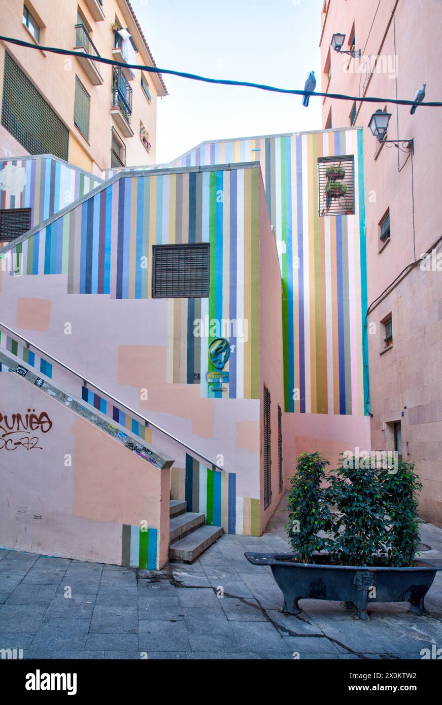 House facade, street art, old town, architecture, city tour, Alicante ...