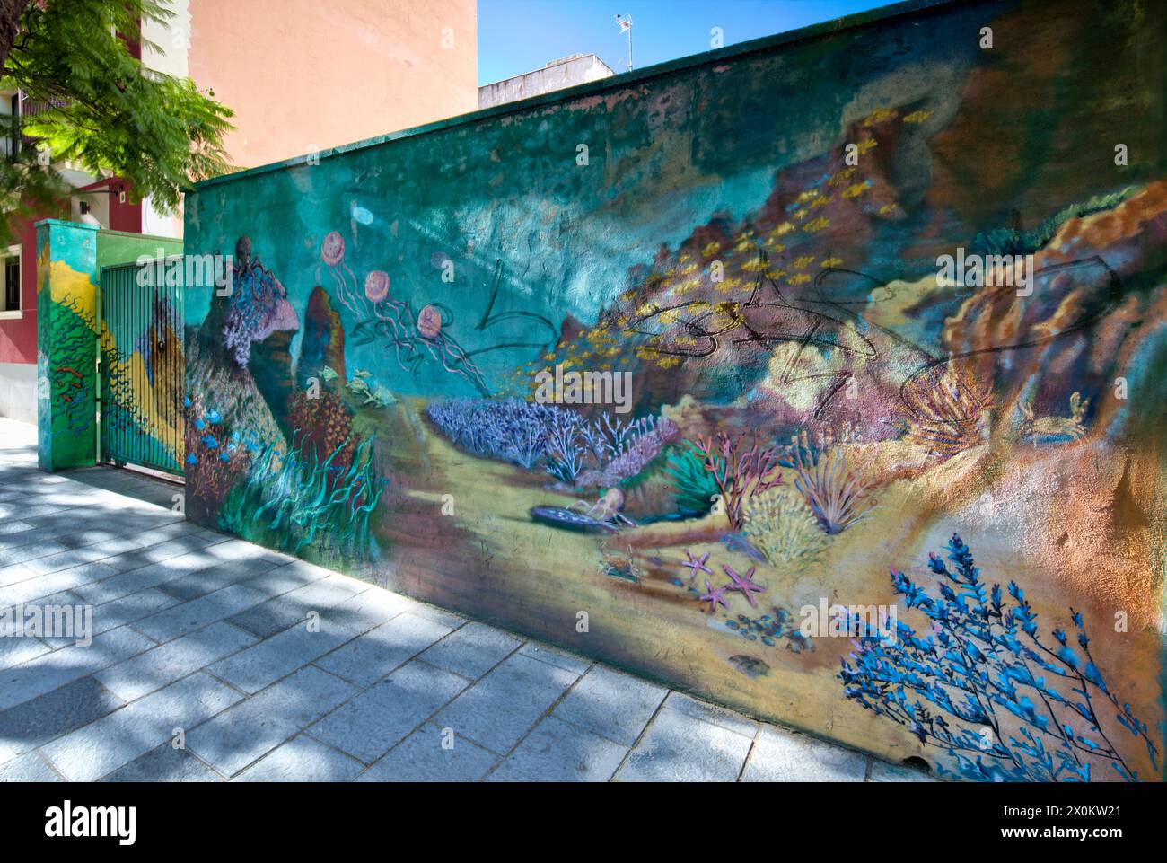 Street art, graffiti, art, painting, old town, architecture, city tour ...