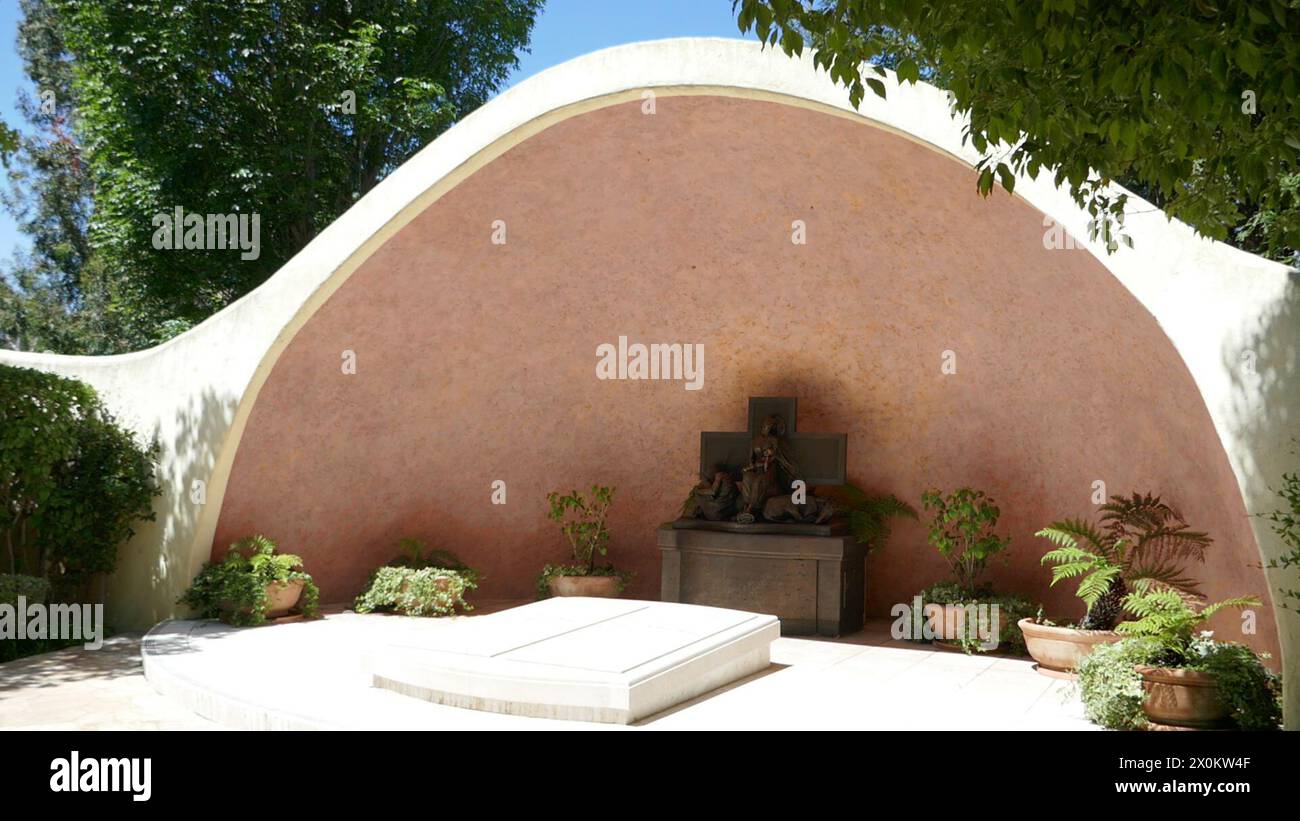 Mission Hills, Los Angeles, California, USA 11th April 2024 Entertainer ...