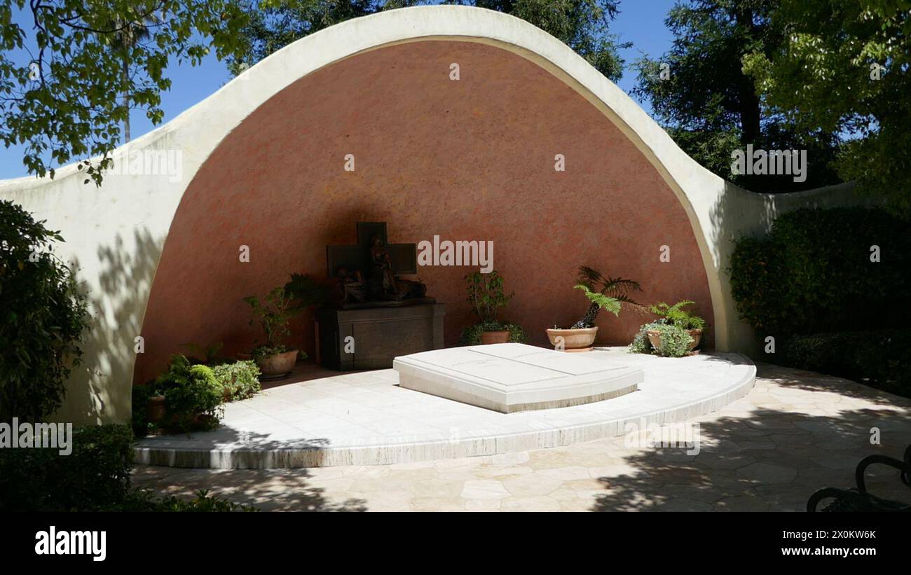 Mission Hills, Los Angeles, California, USA 11th April 2024 Entertainer ...