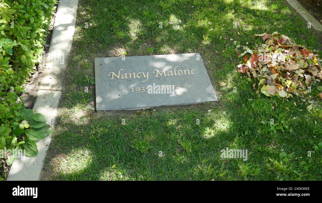 Mission Hills, Los Angeles, California, USA 11th April 2024 Actress Nancy Malone Grave near ...