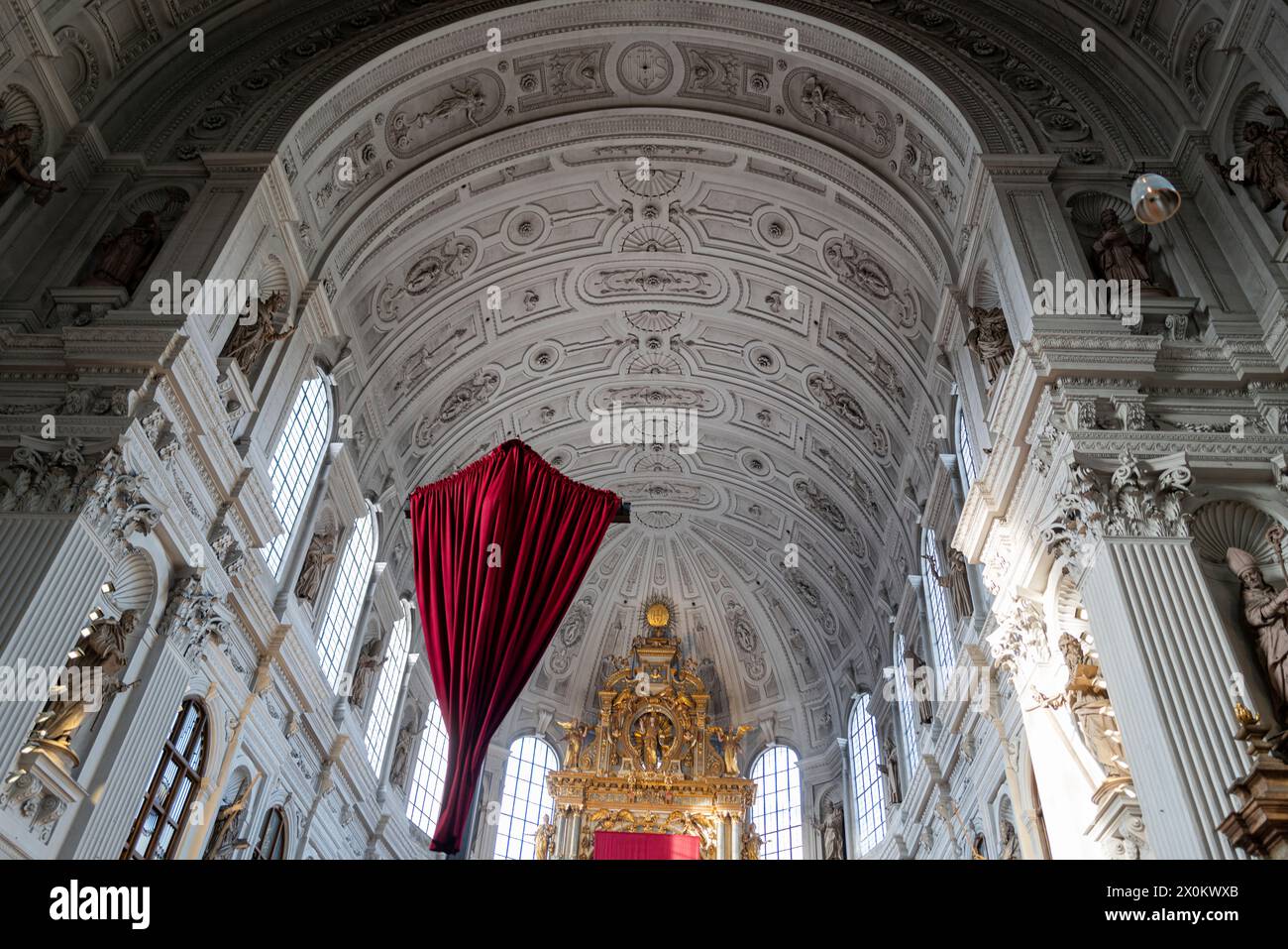 Liturgy hi-res stock photography and images - Alamy