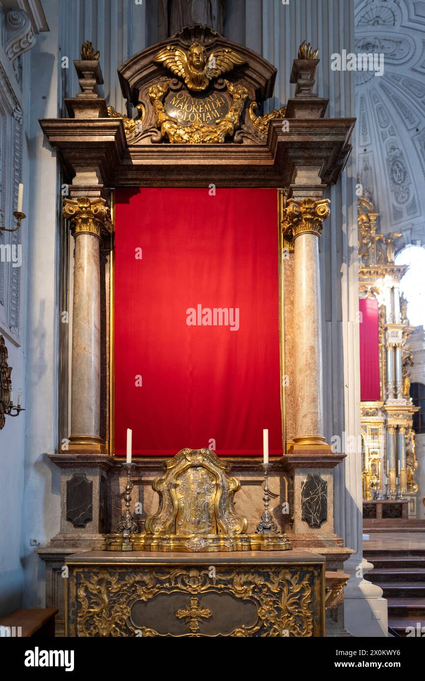 Holy liturgy hi-res stock photography and images - Alamy