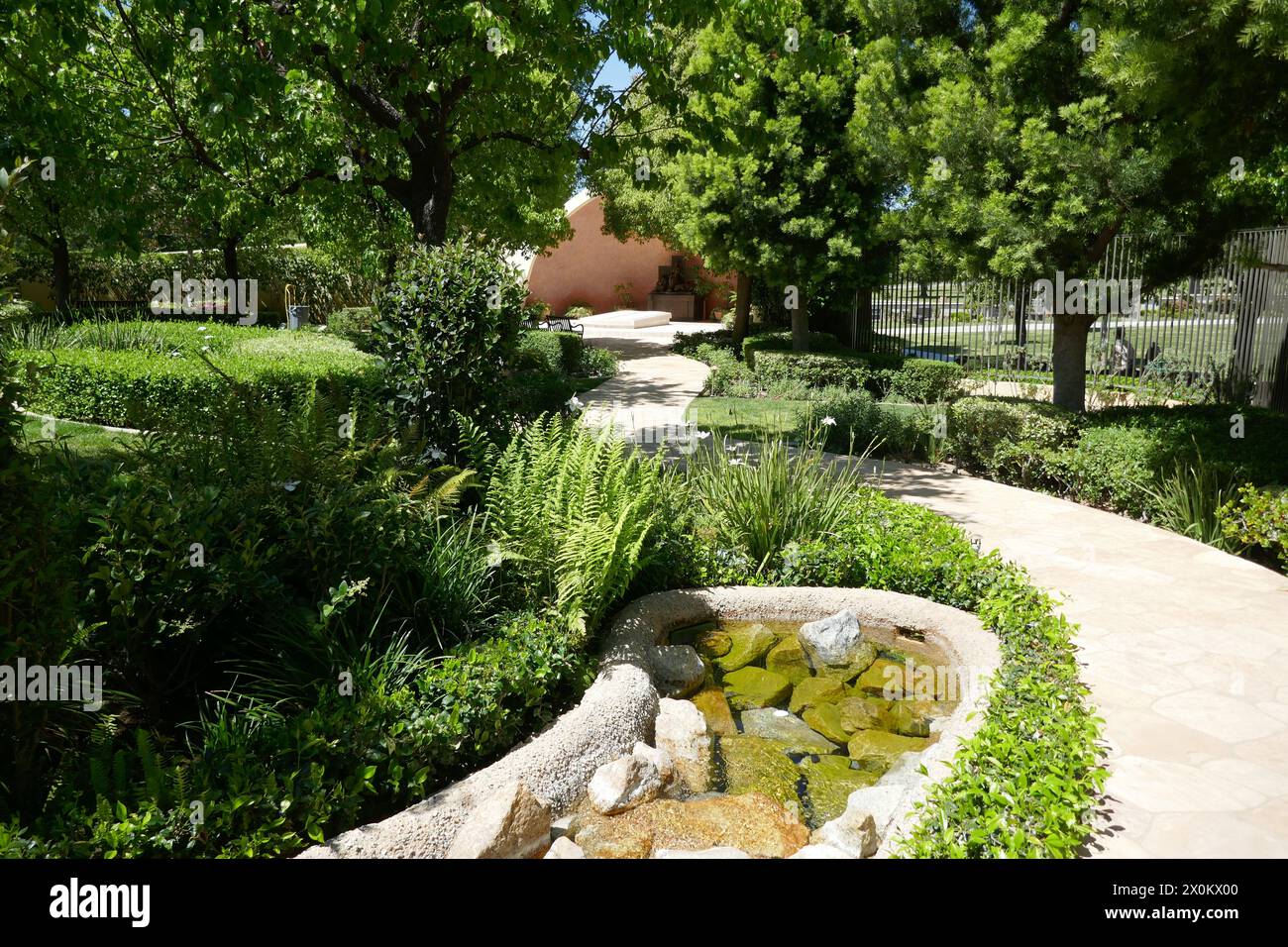 Mission Hills, Los Angeles, California, USA 11th April 2024 Entertainer ...