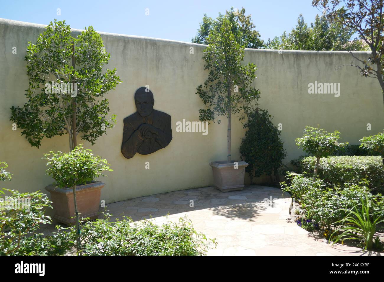 Mission Hills, Los Angeles, California, USA 11th April 2024 Entertainer ...