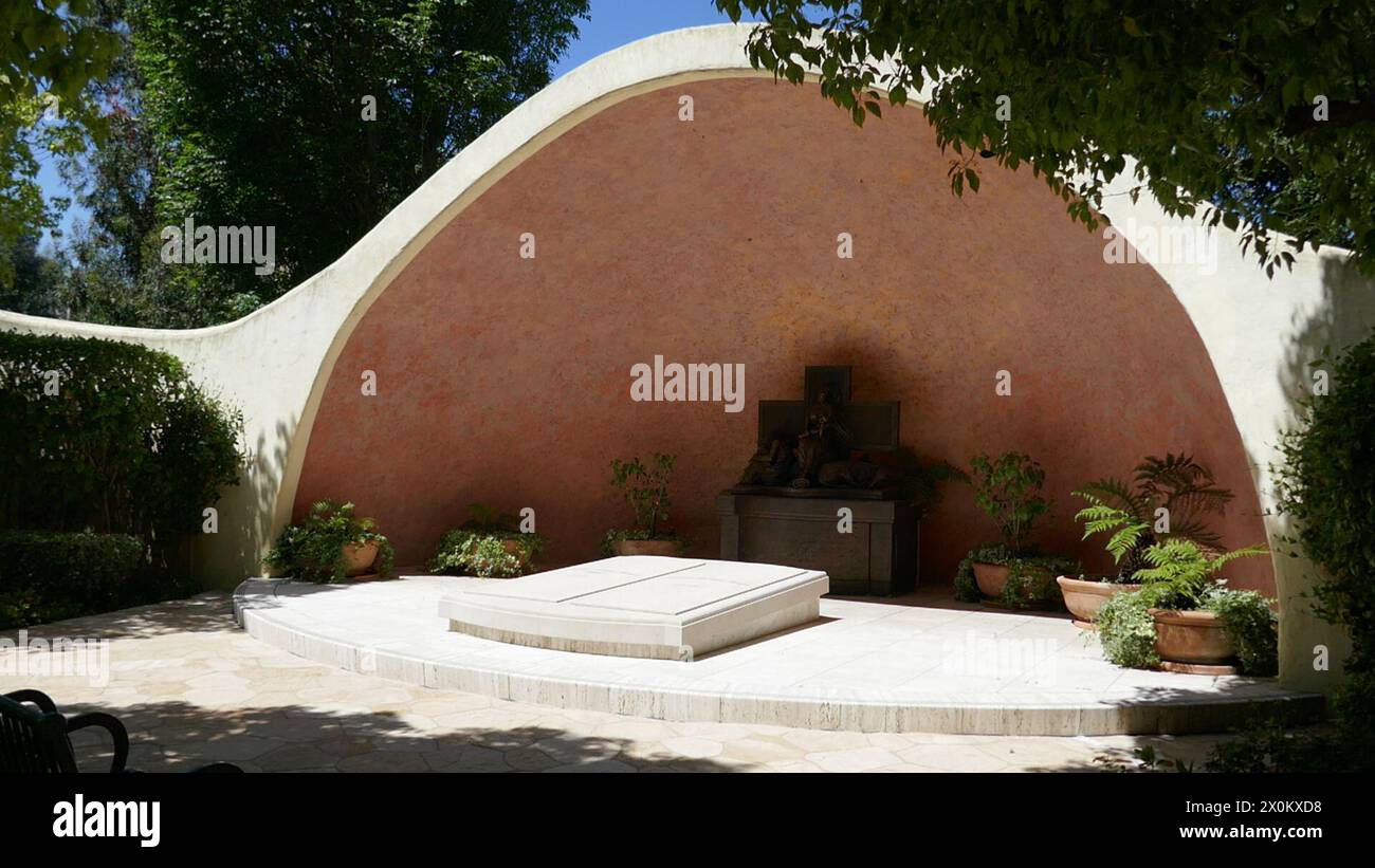 Mission Hills, Los Angeles, California, USA 11th April 2024 Entertainer ...