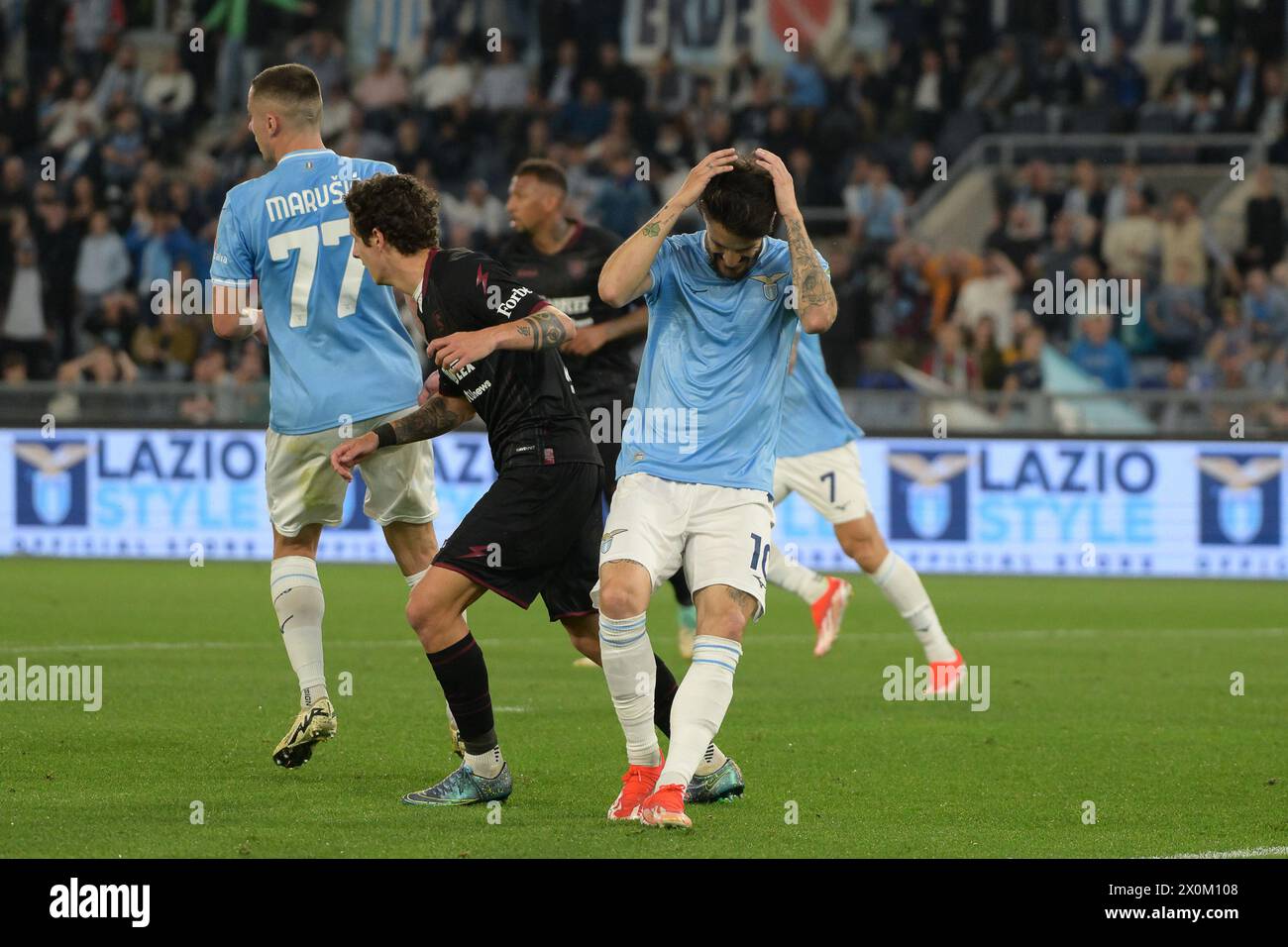 Football collision header hi-res stock photography and images - Alamy