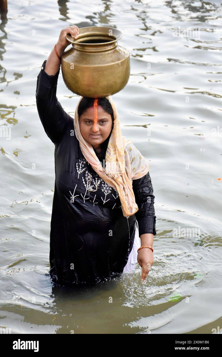 Patna, India. 12th Apr, 2024. PATNA, INDIA - APRIL 12: Chhath devotees ...