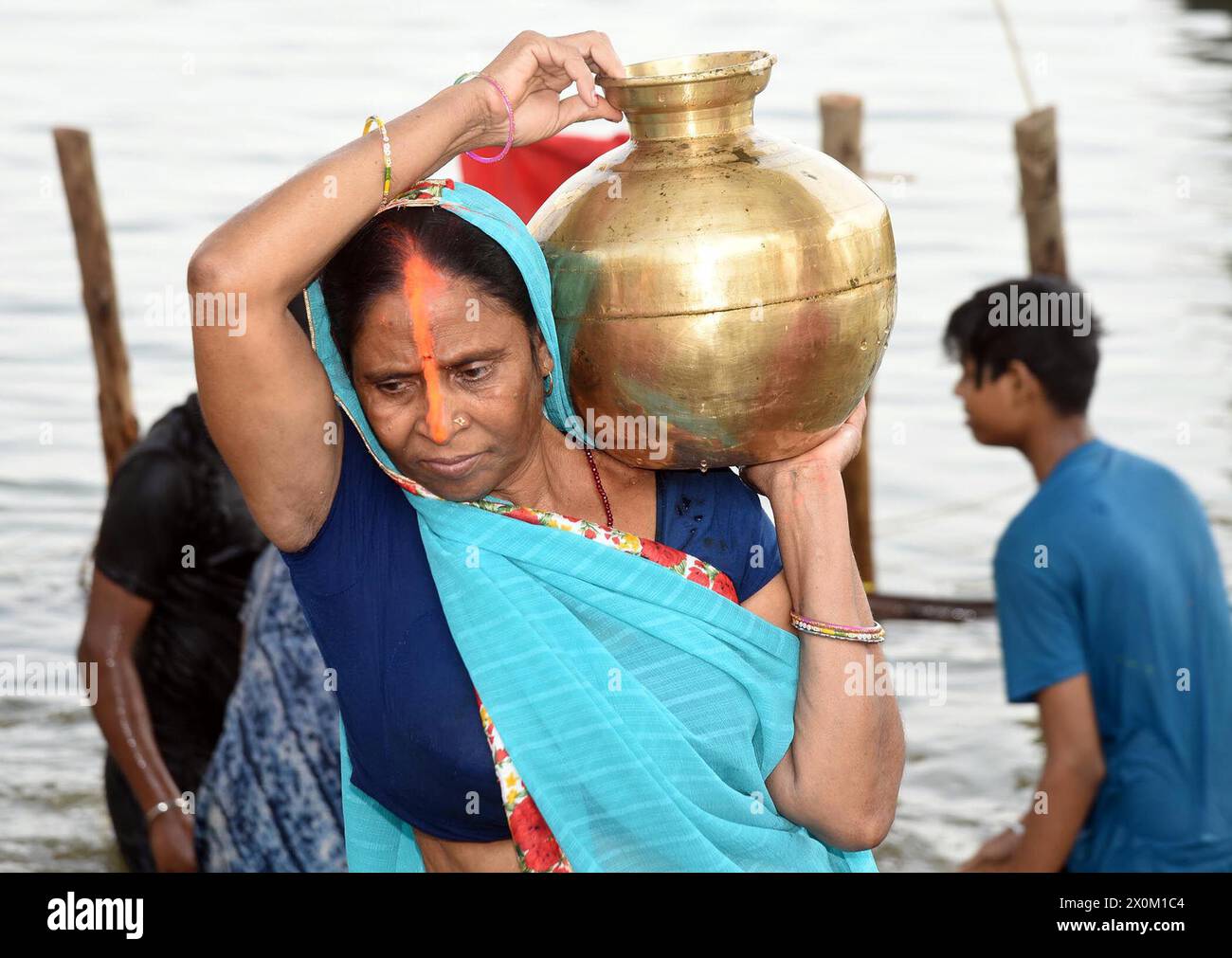 Patna, India. 12th Apr, 2024. PATNA, INDIA - APRIL 12: Chhath devotees ...