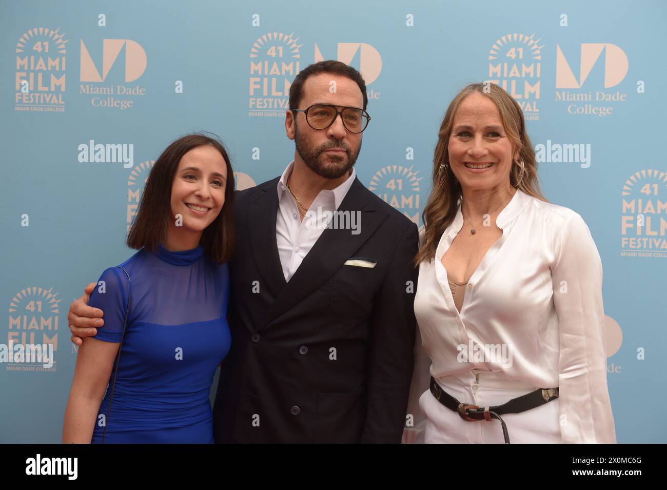 Shira jeremy piven hi-res stock photography and images - Alamy