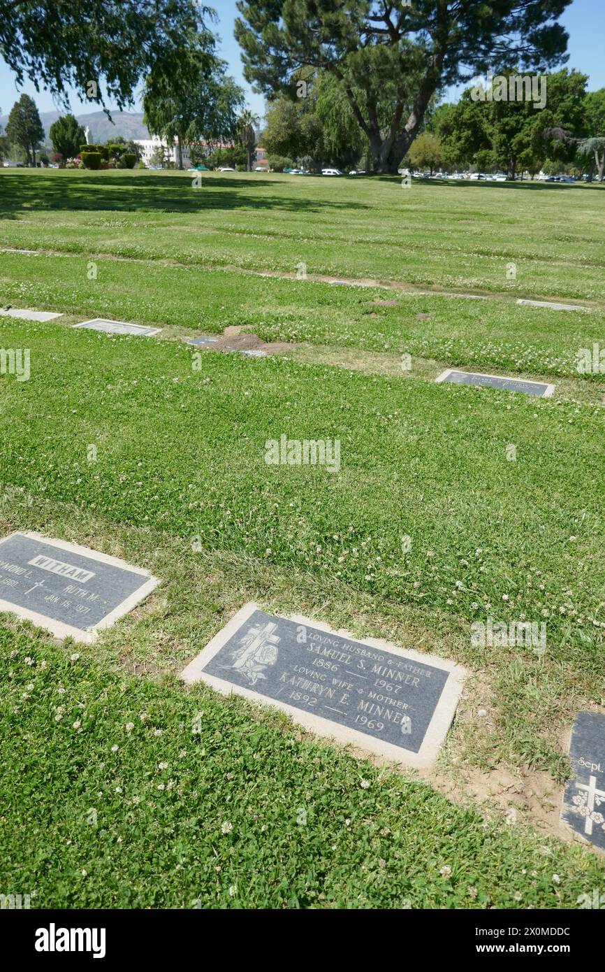 Mission Hills, Los Angeles, California, USA 11th April 2024 Actress Kathryn Minner Grave at San ...