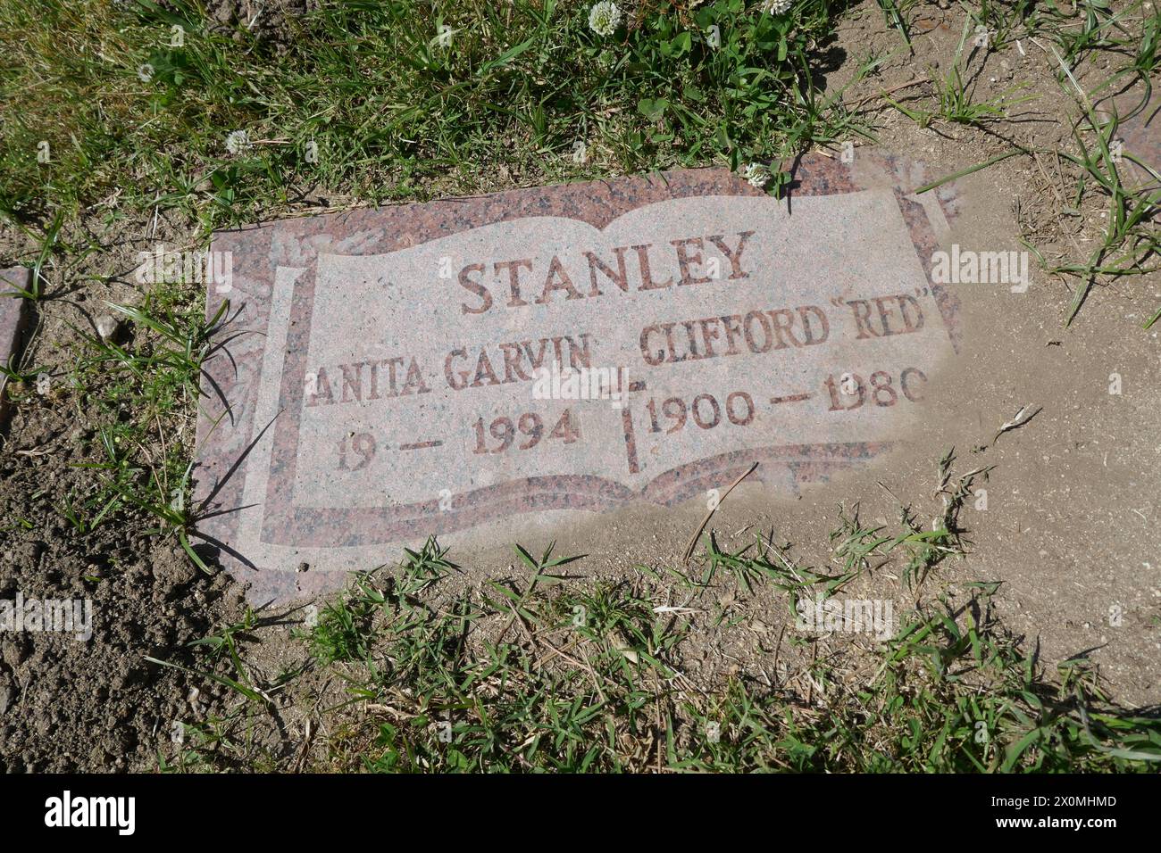 San fernando mission cemetery hi-res stock photography and images - Alamy