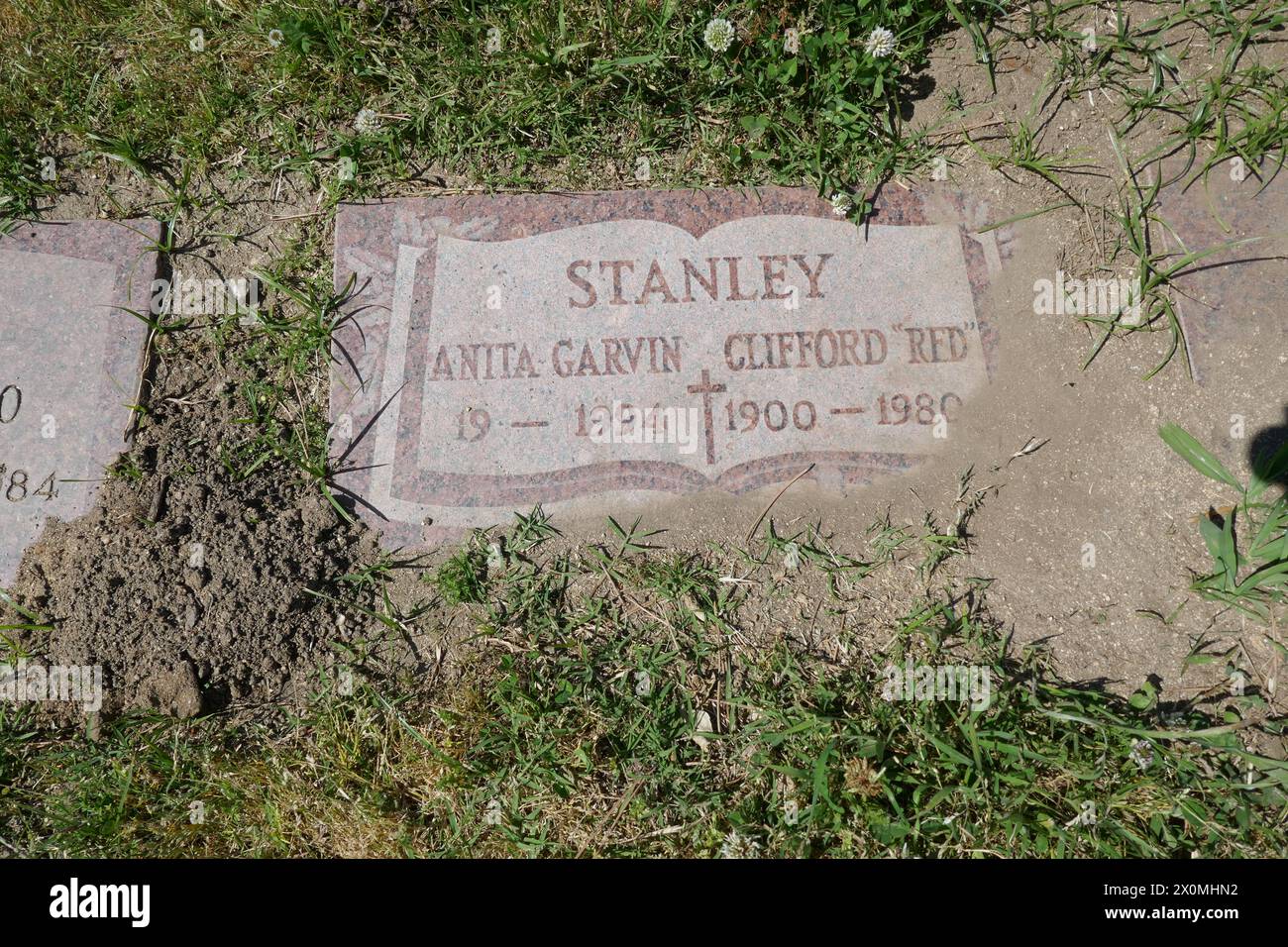 San fernando mission cemetery hi-res stock photography and images - Alamy