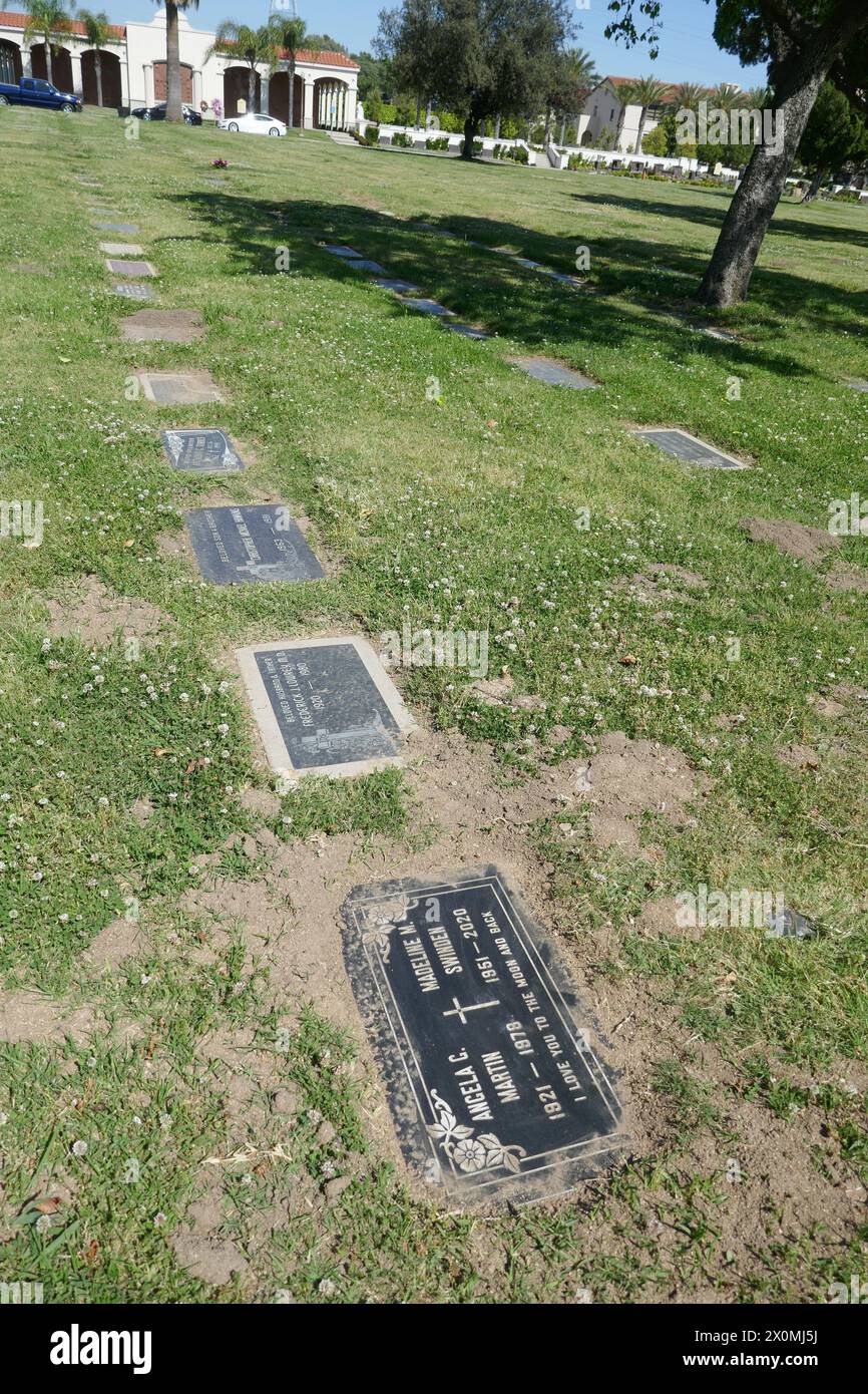 Mission Hills, Los Angeles, California, USA 11th April 2024 Actress Angela Greene Grave at San ...