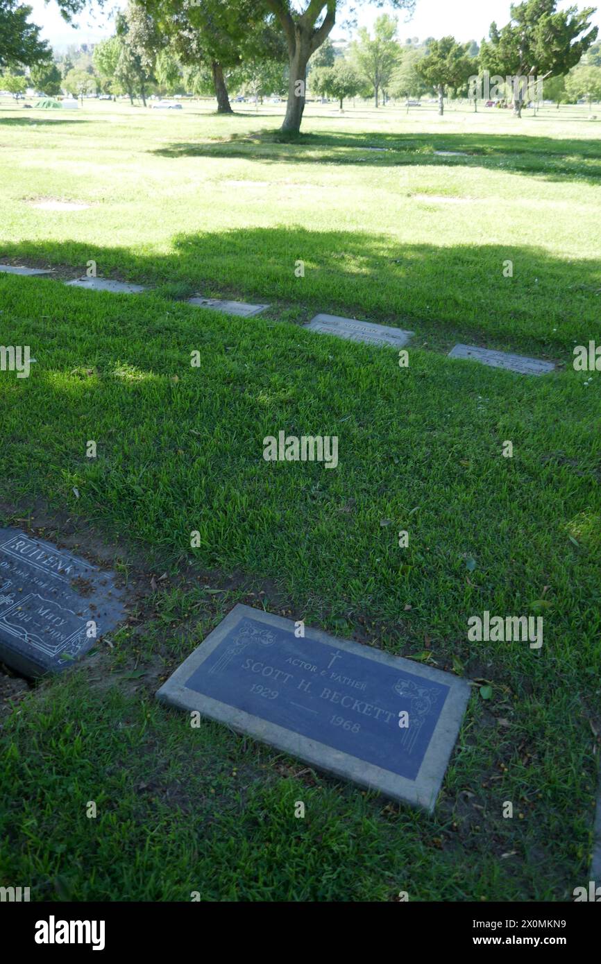 Mission Hills, Los Angeles, California, USA 11th April 2024 Actor Scotty Beckett Grave at San ...