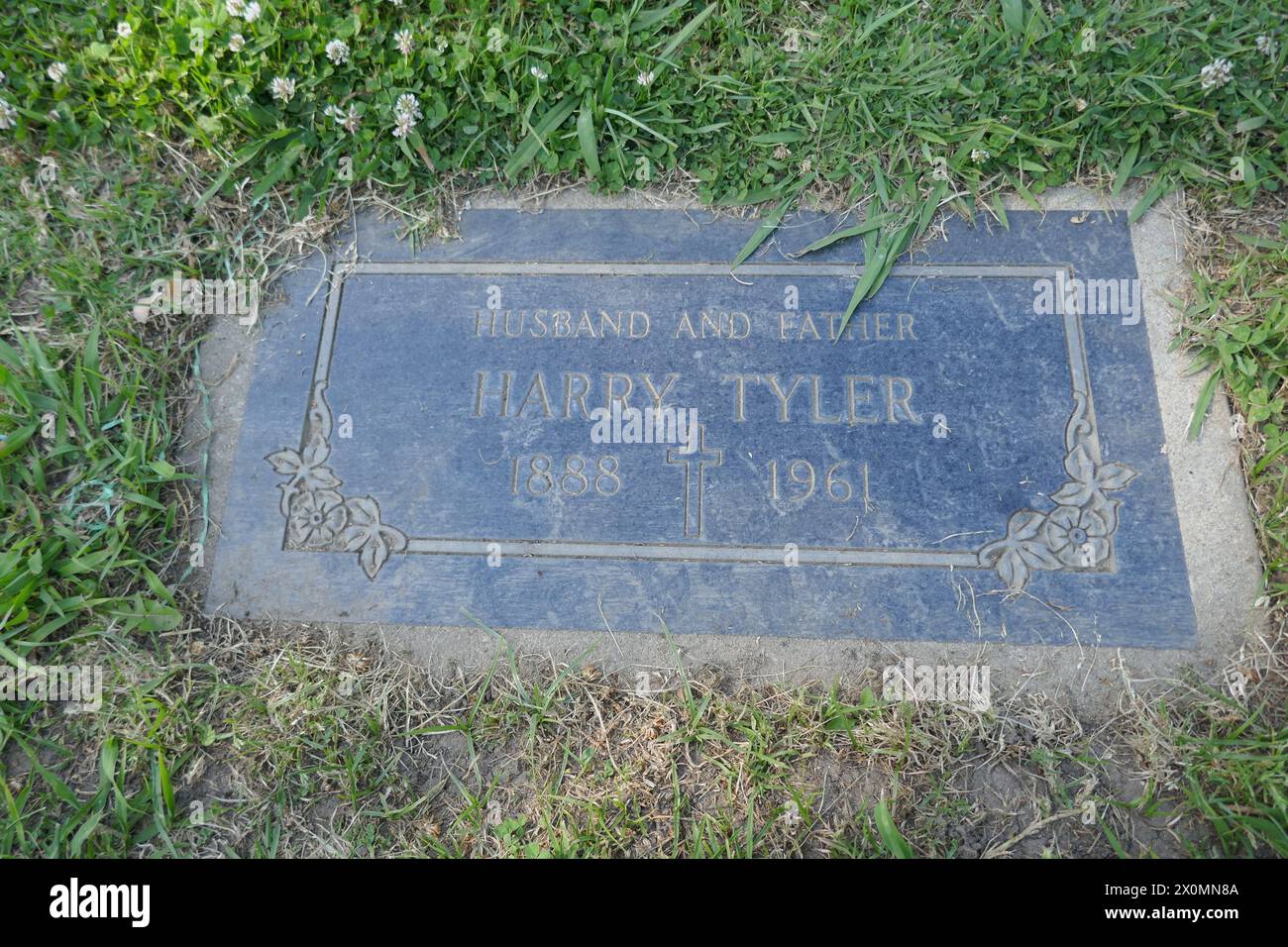 Mission Hills, Los Angeles, California, USA 11th April 2024 Actor Harry Tyler Grave at San ...