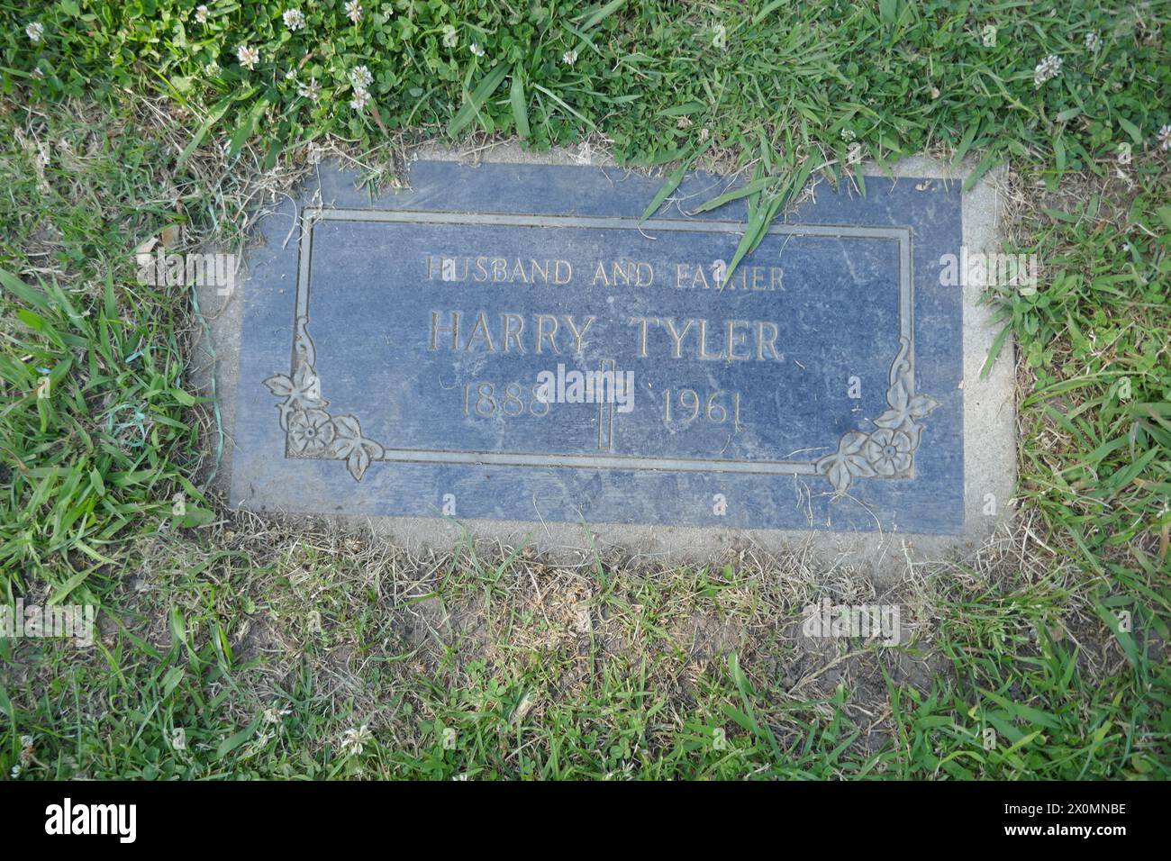 San fernando mission cemetery hi-res stock photography and images - Alamy
