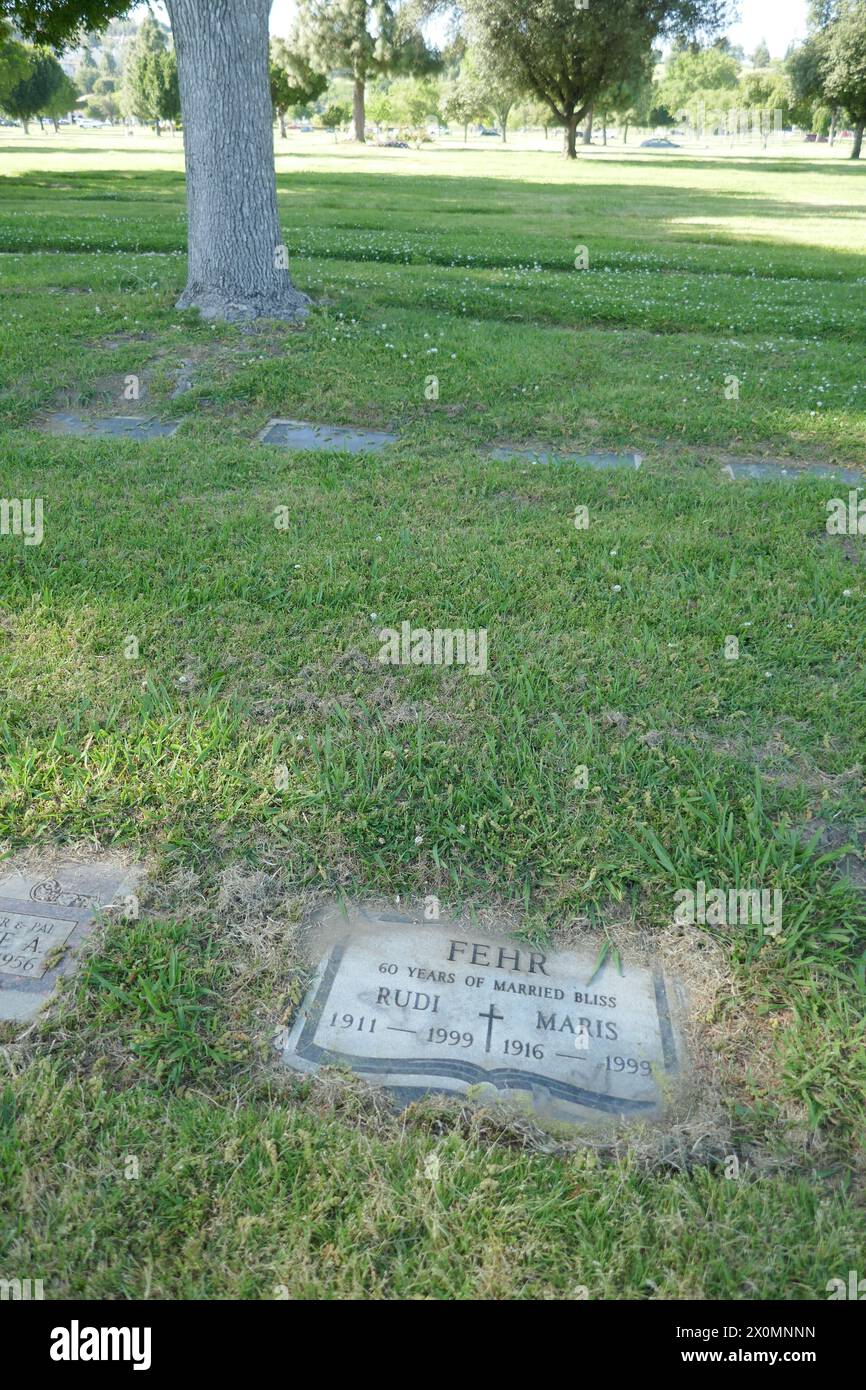 San fernando mission cemetery hi-res stock photography and images - Alamy