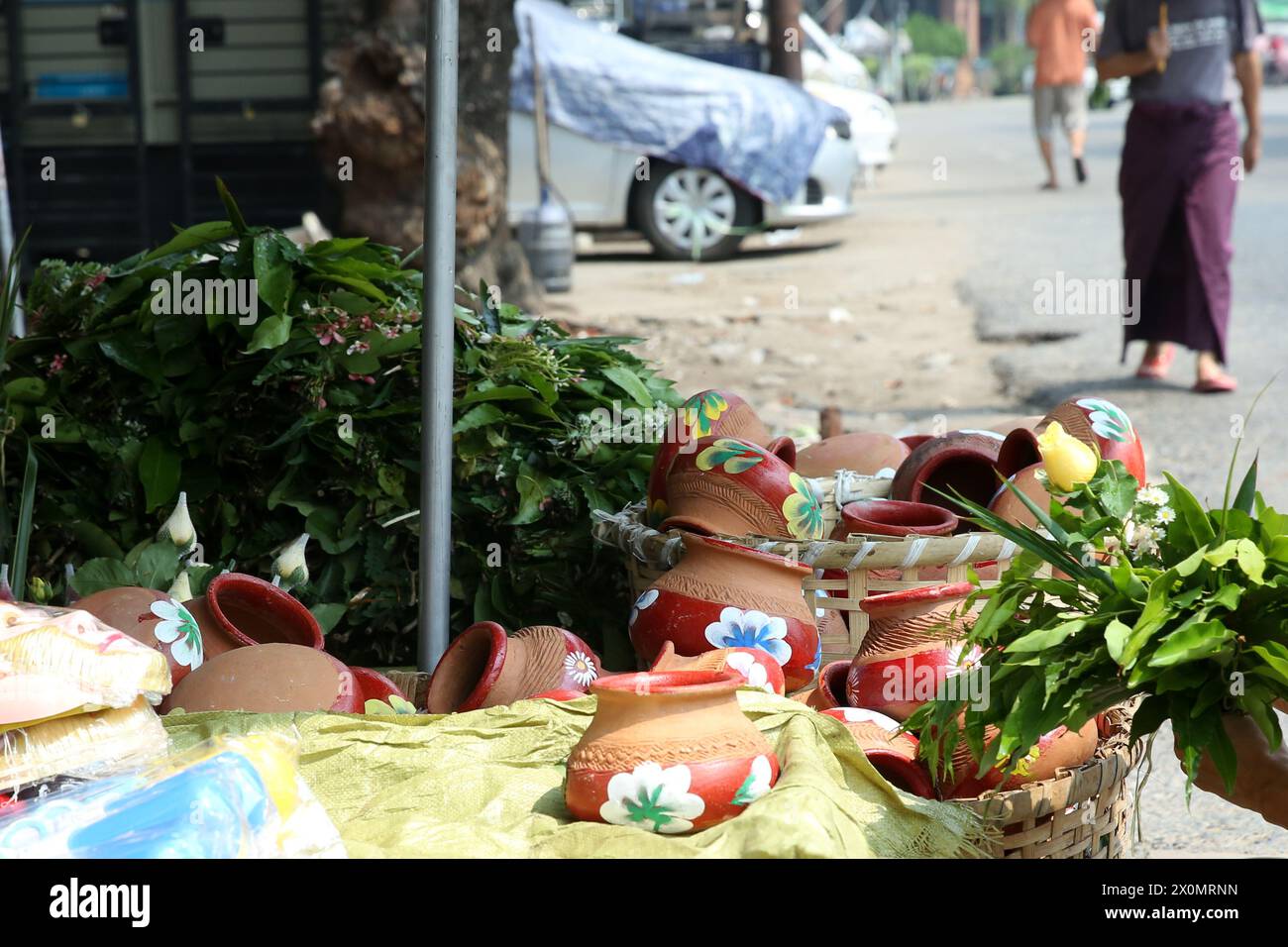 Water feature in pot hi-res stock photography and images - Alamy