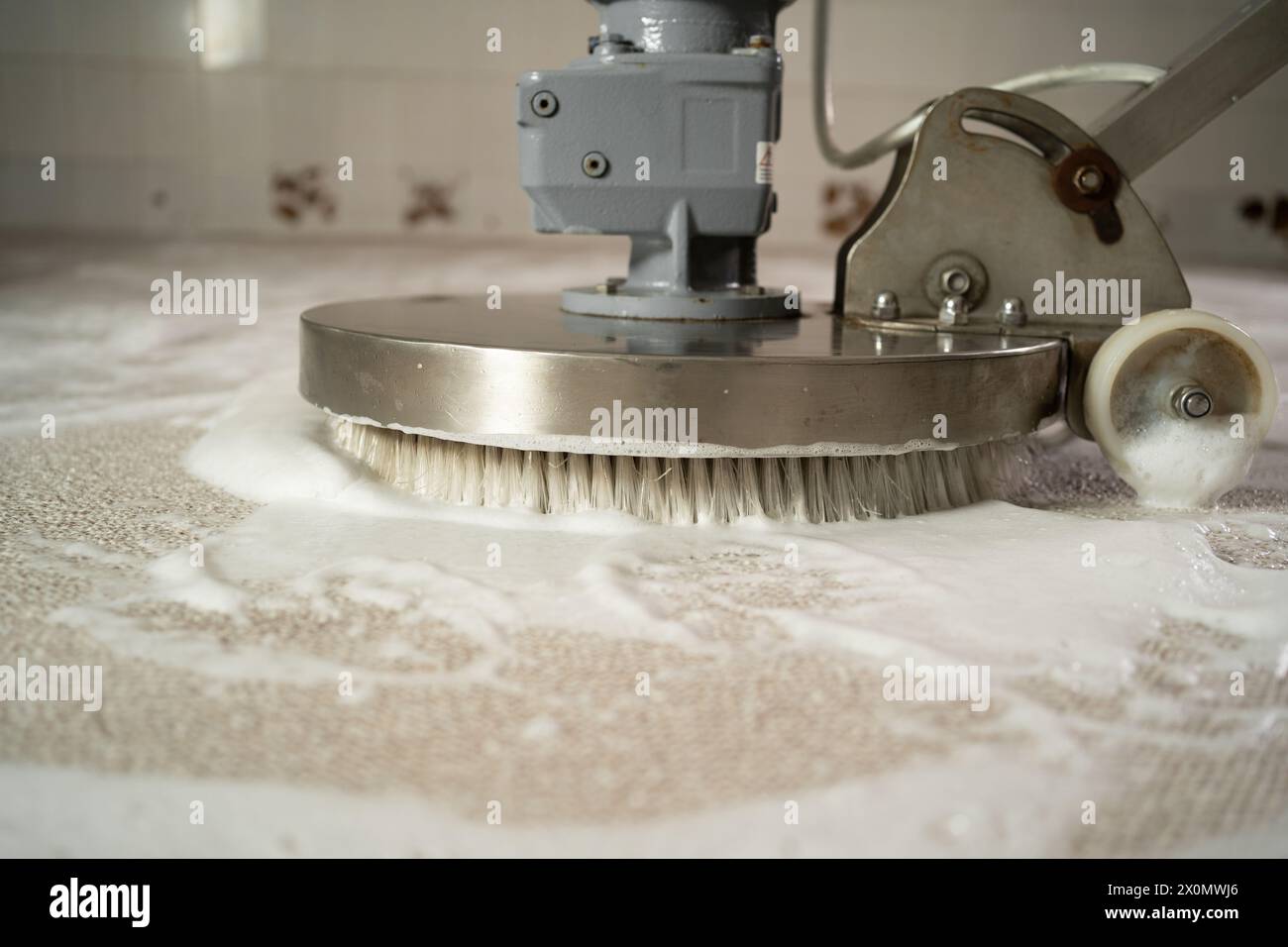 Rug dry cleaning vacuum cleaner hi-res stock photography and images - Alamy