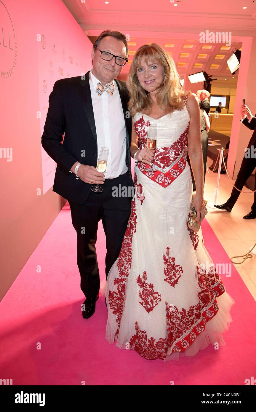 Nanna Kuckuck mit Ehemann Dirk Ullmann beim 71. Bundespresseball 2024 ...