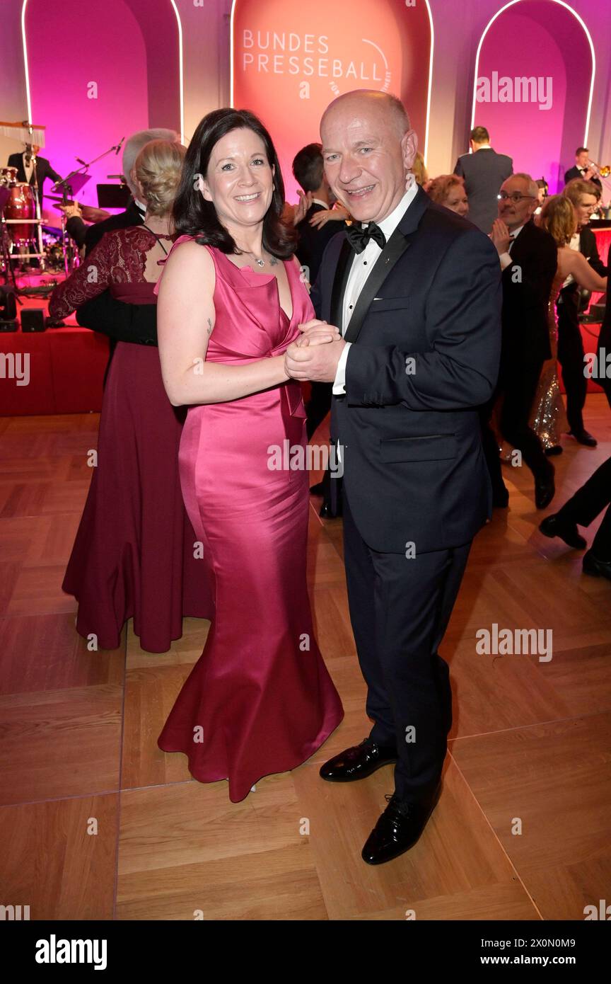 Kai Wegner mit Partnerin Katharina Günther-Wünsch beim 71 ...