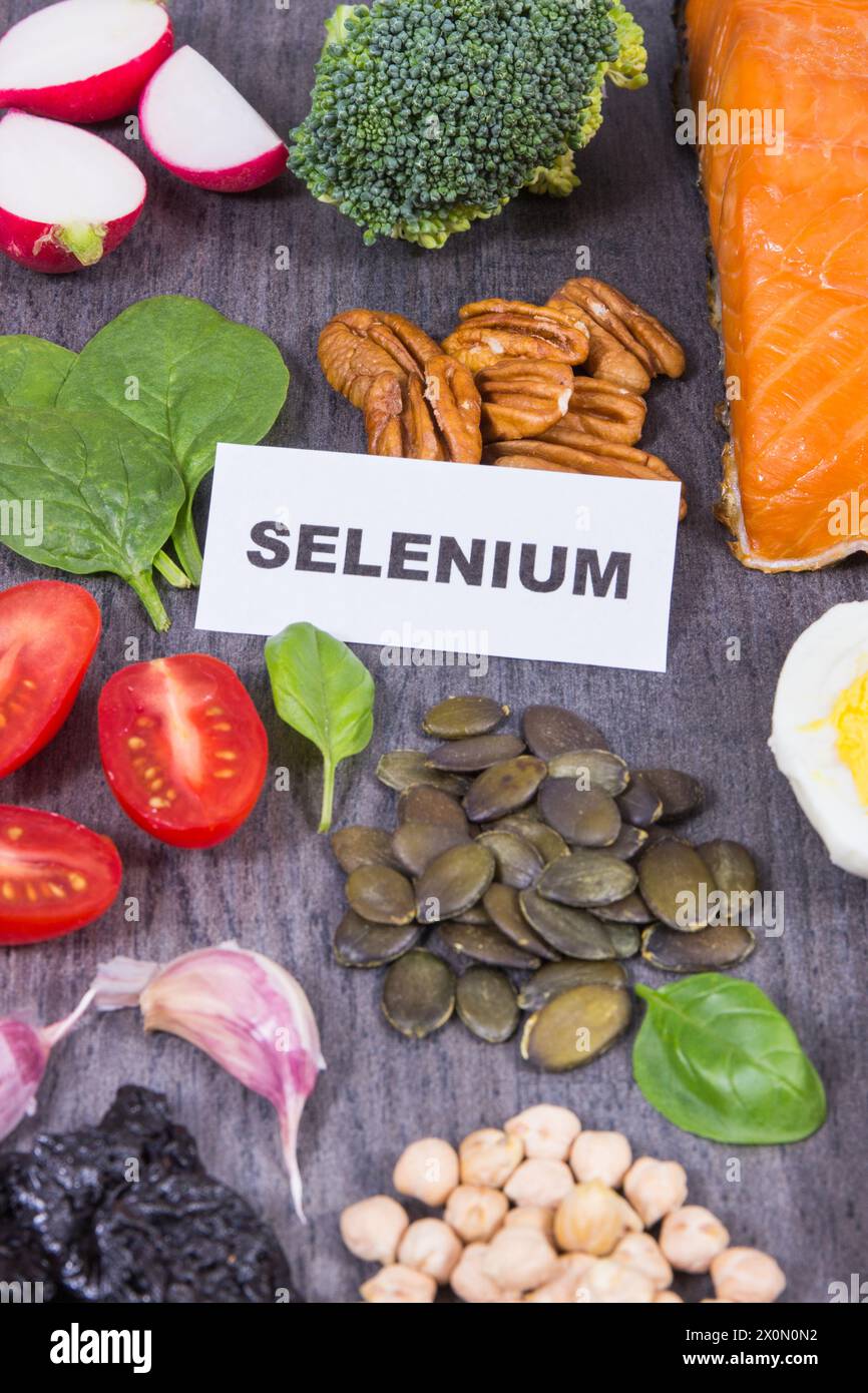 Healthy food containing natural selenium, dietary fiber and other ...