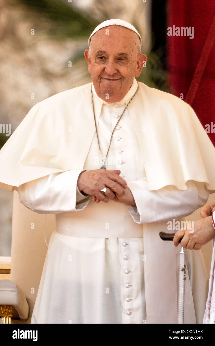 Francis Bergoglio celebrates mass and greets the faithful who arrived ...